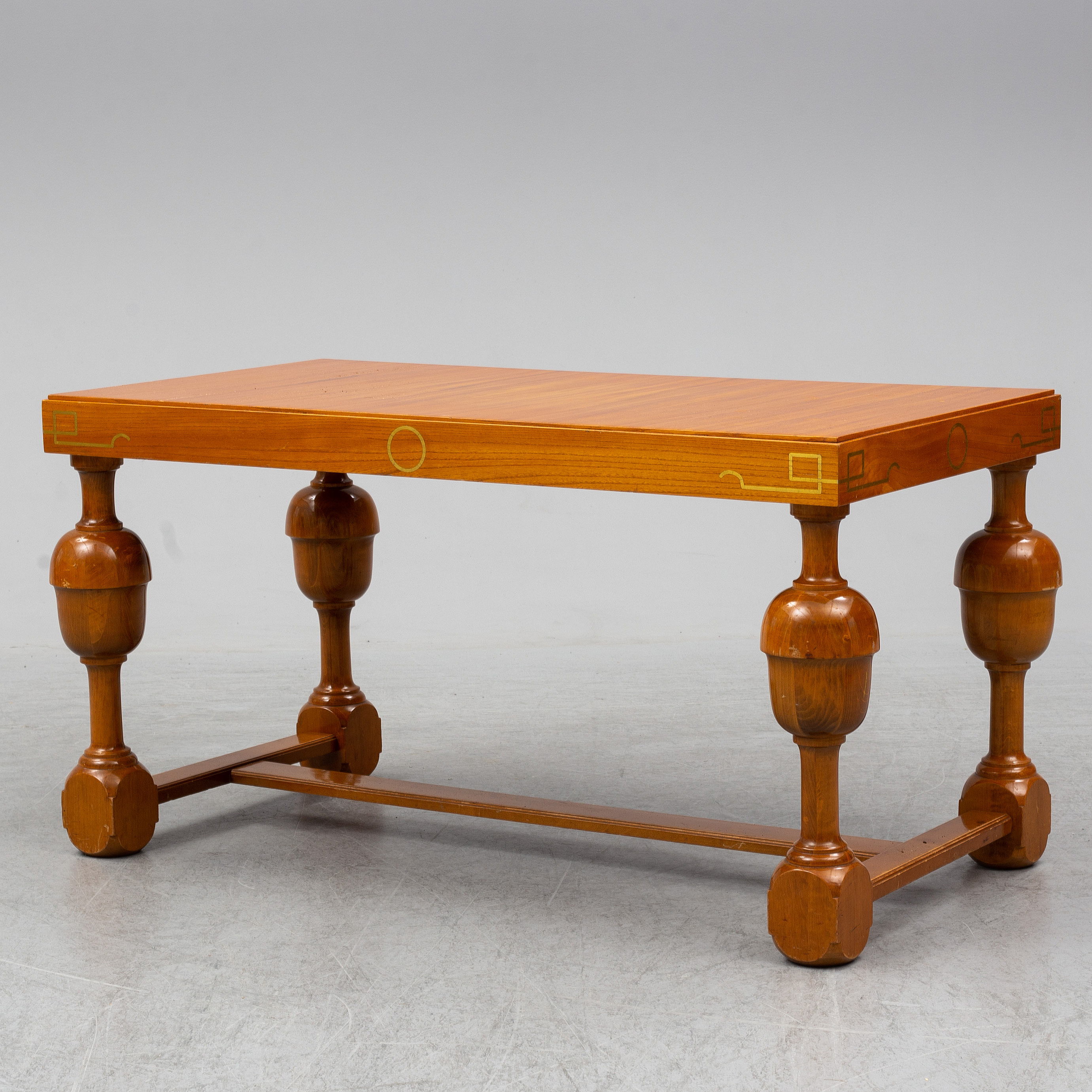 A 1930-40s coffee table. - Bukowskis