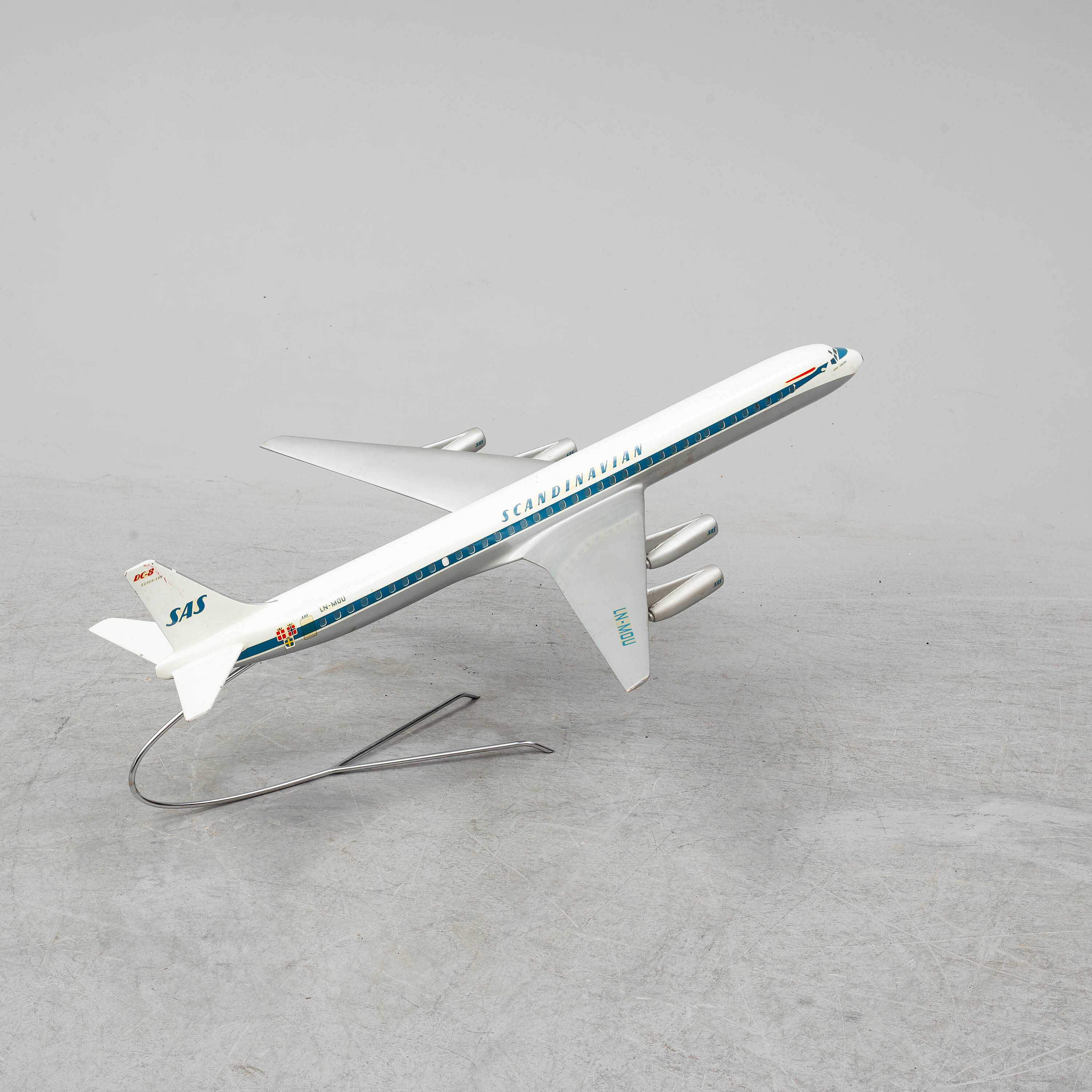FLYGPLANSMODELL, SAS DC8. Fermo model factory, Charlottenlund. - Bukowskis