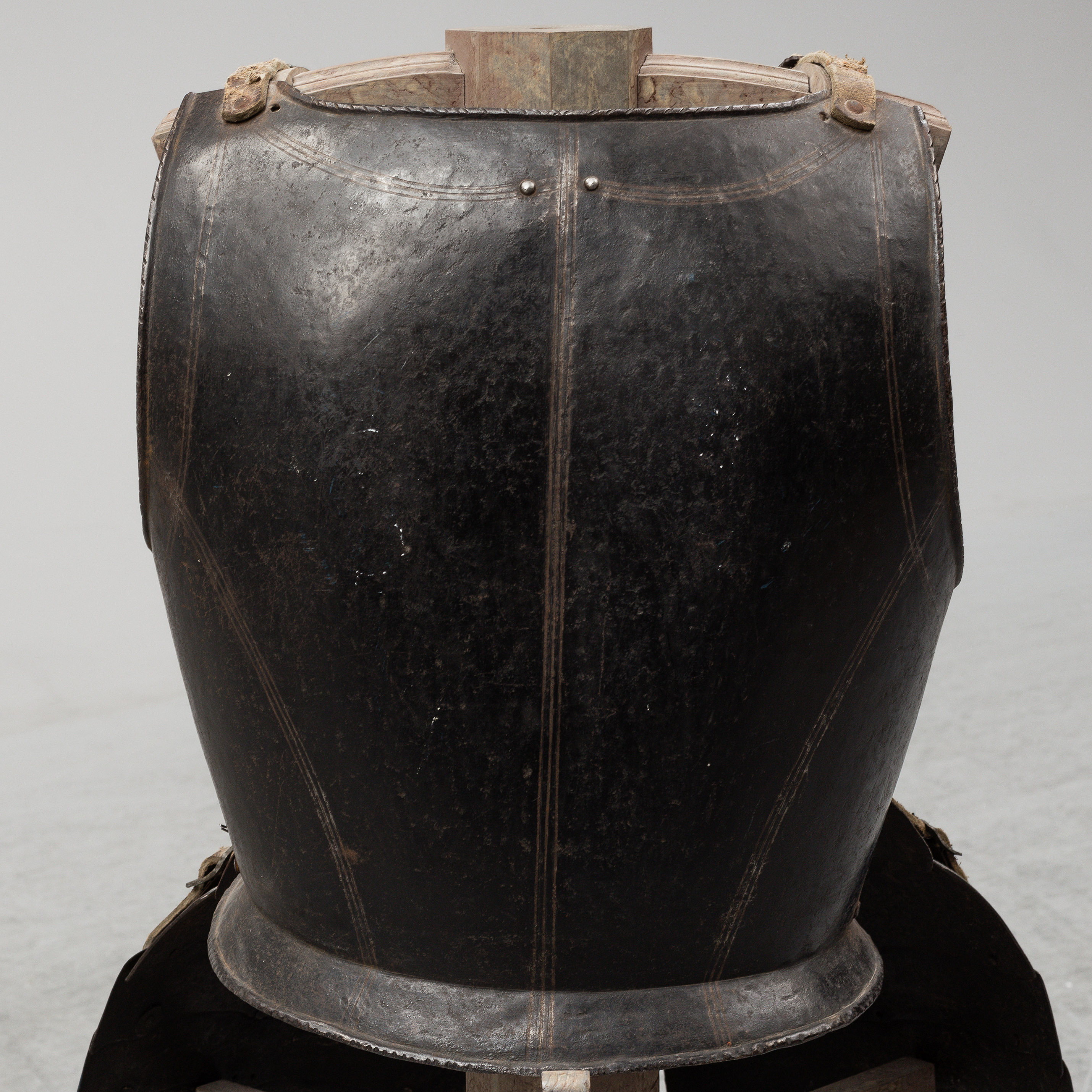 OFFICERS ARMOUR, circa 1600, blackened steel, frontplate, backplate and ...