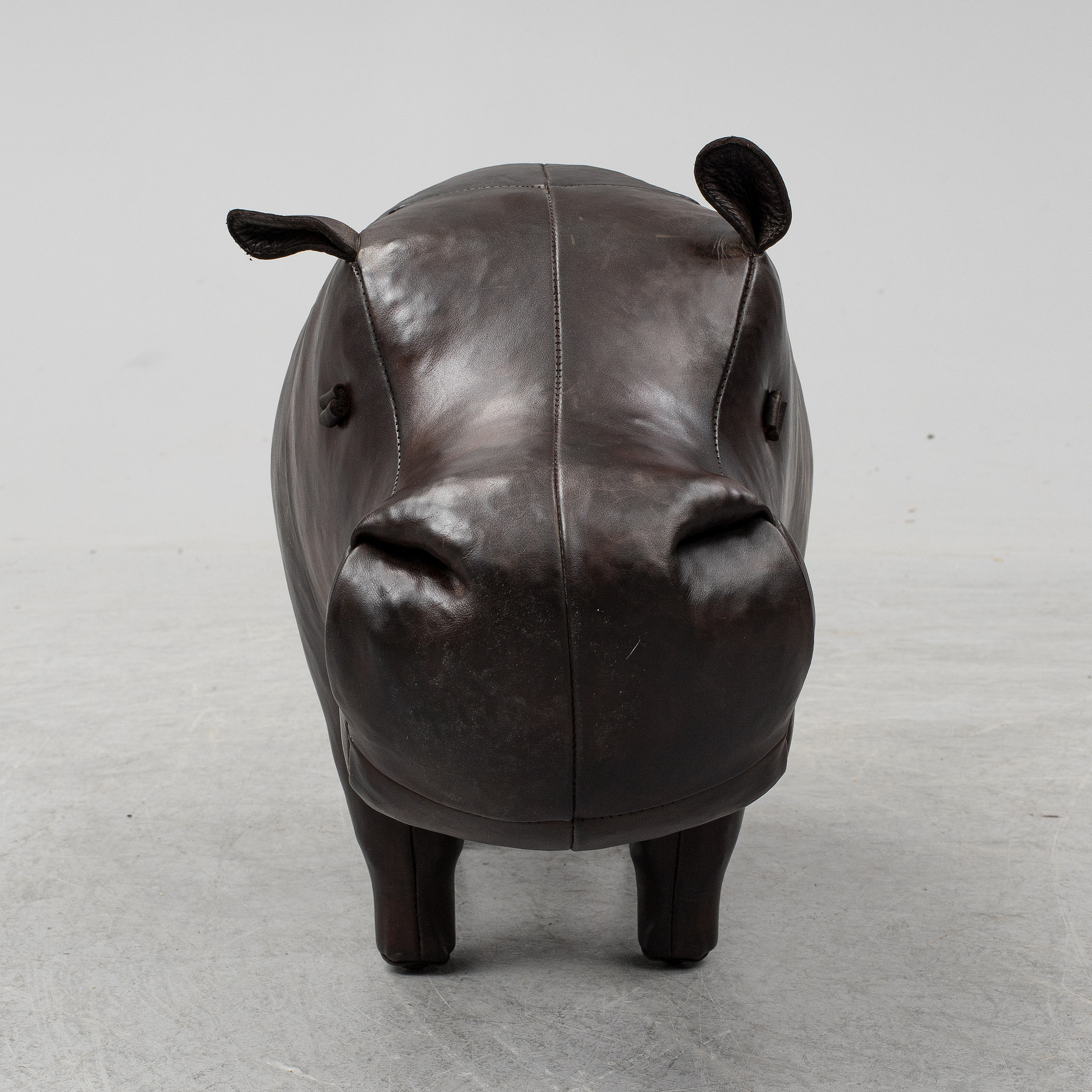 A leather footstool by Dimitri Omersa & Co. - Bukowskis