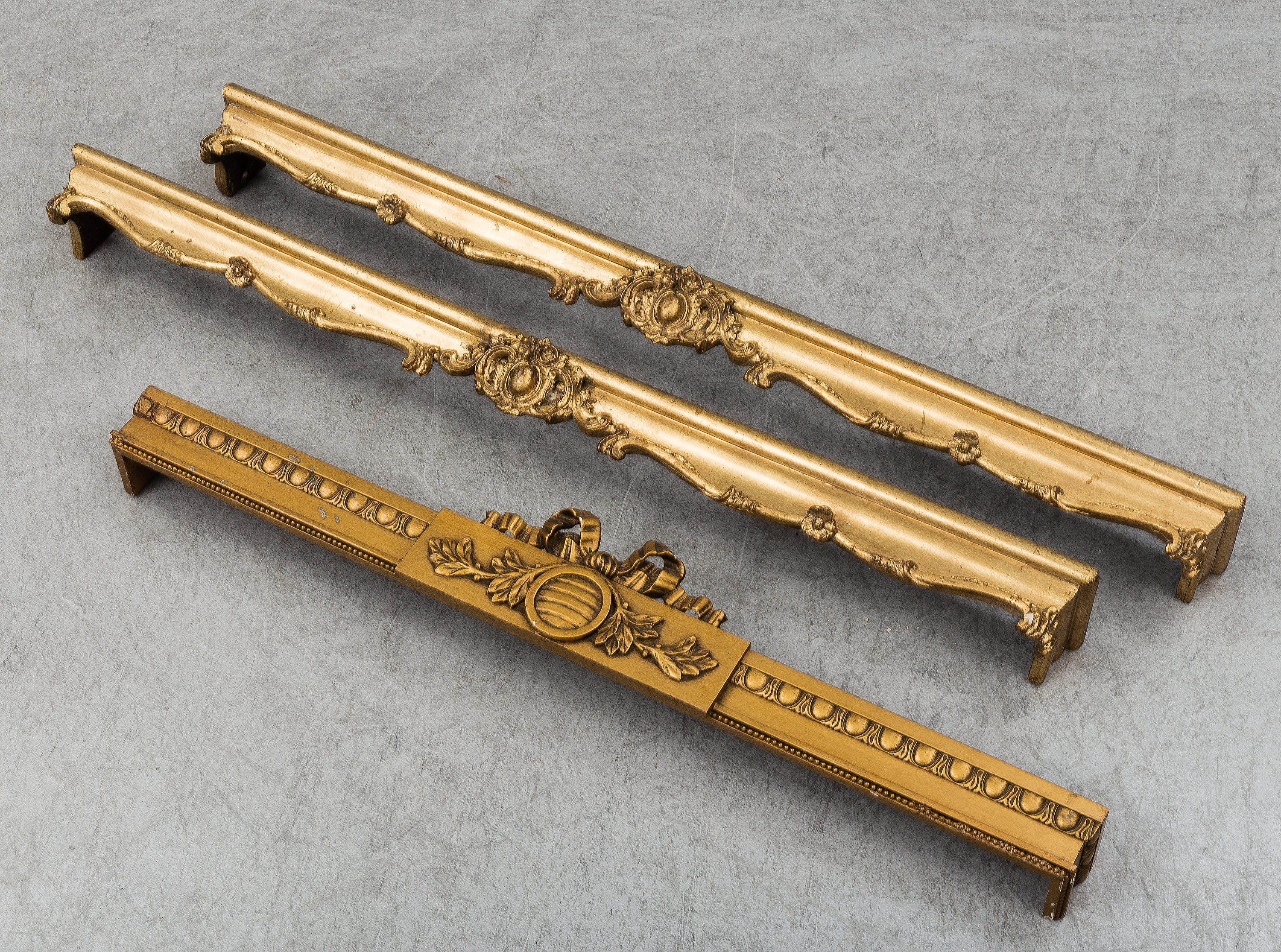 A set 3 mid-19th century cornices. - Bukowskis
