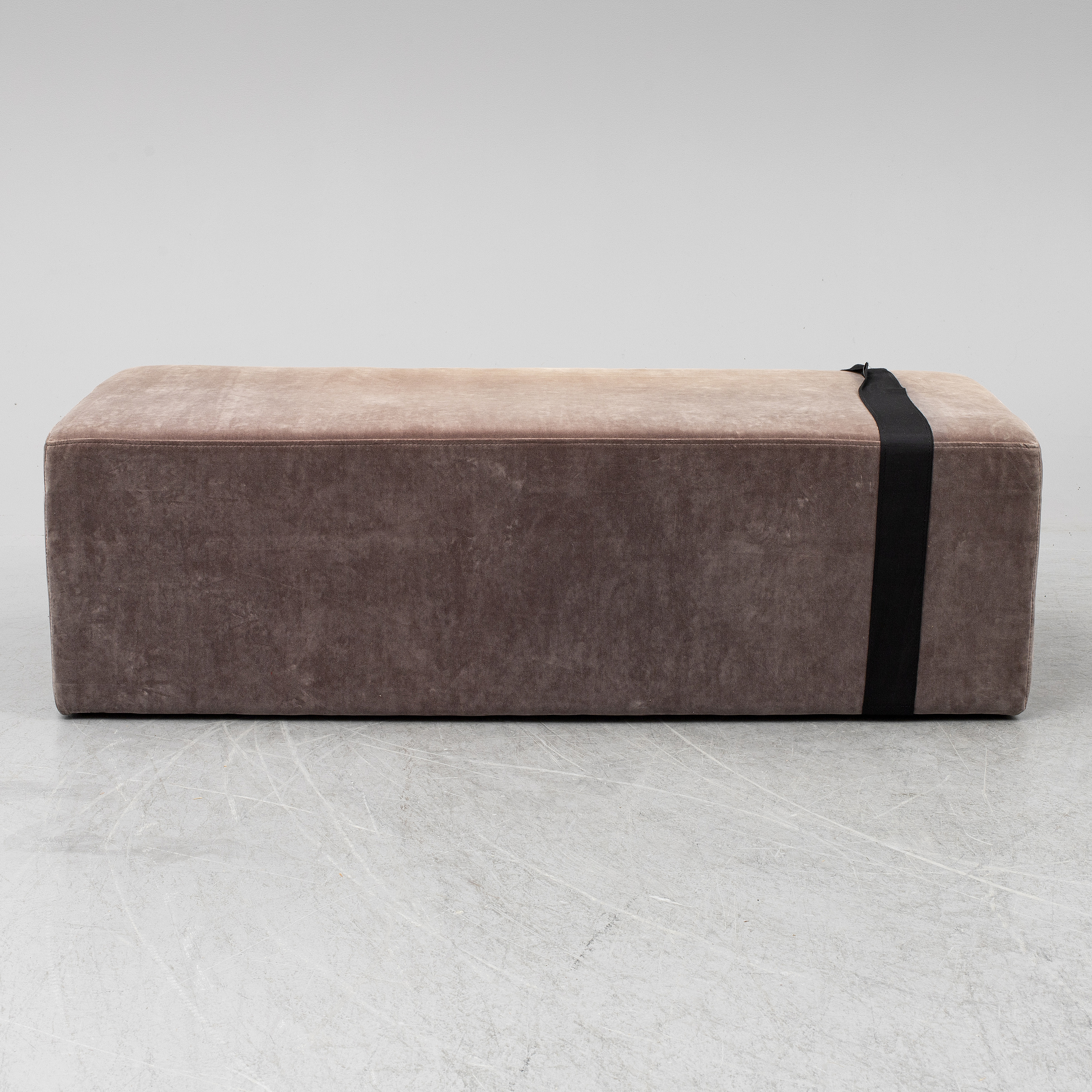 KELLY HOPPEN, ottoman, for Artwood. - Bukowskis
