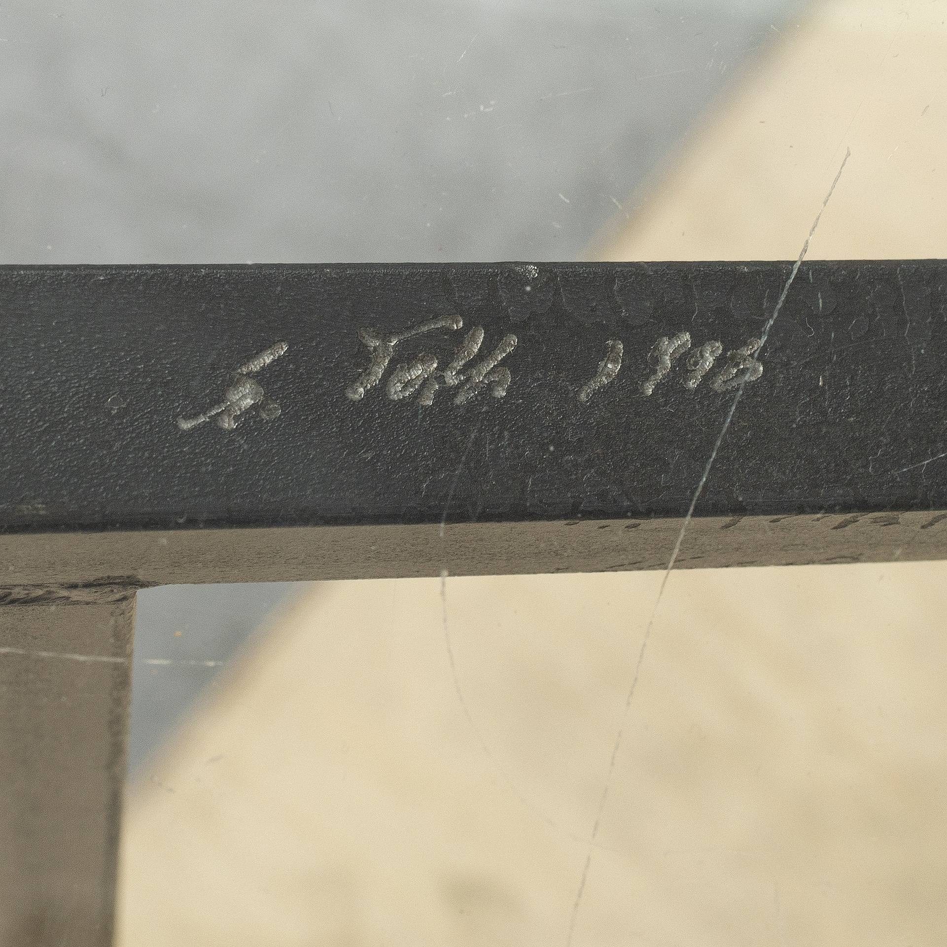 GEORGE TOTH, soffbord, signerat G. Toth och daterat 1998. - Bukowskis