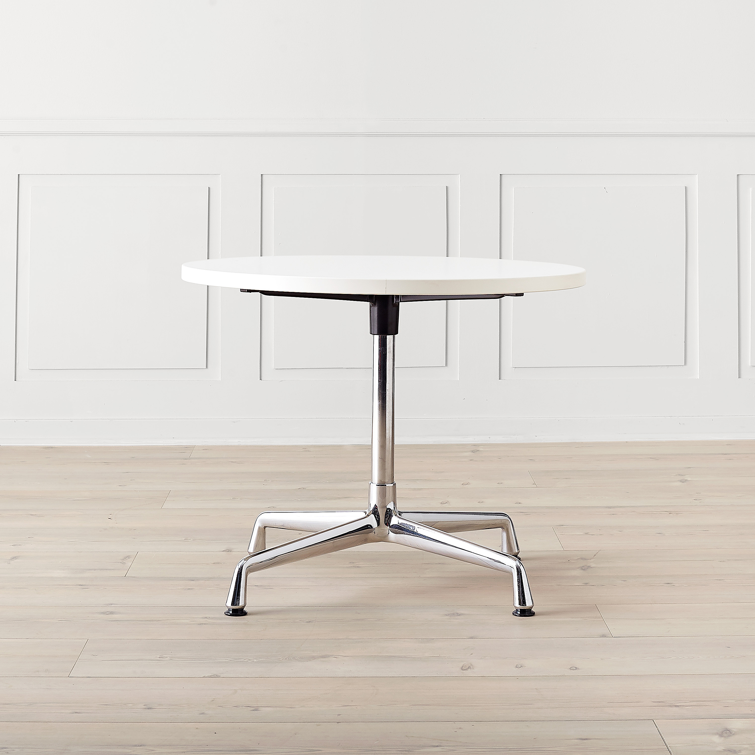 Charles and Ray Eames, "Side Table", Vitra, 2019. - Bukowskis