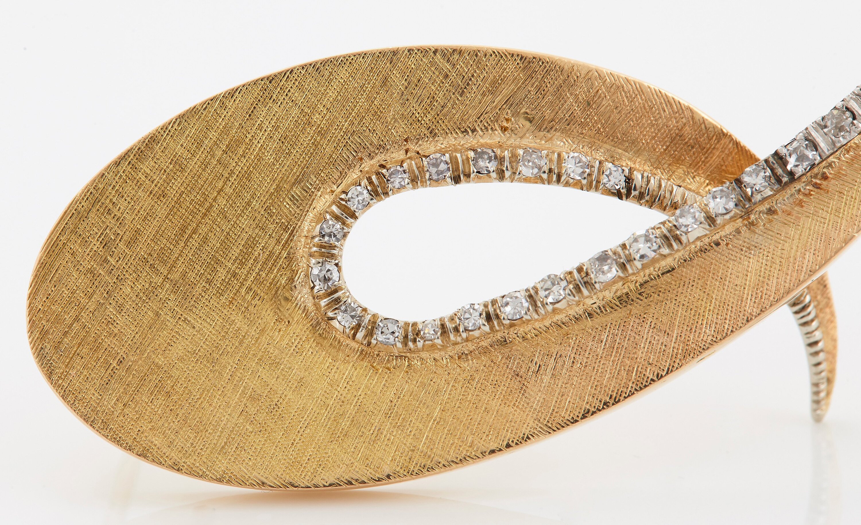 An 18K gold brooch set with eight-cut diamonds. - Bukowskis