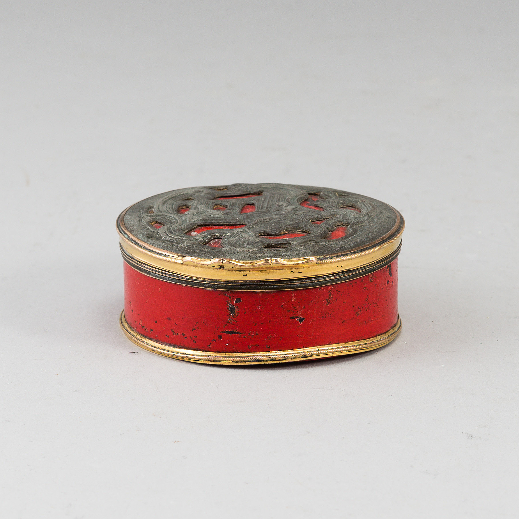 A mid 18th century lacquer rococo box. - Bukowskis