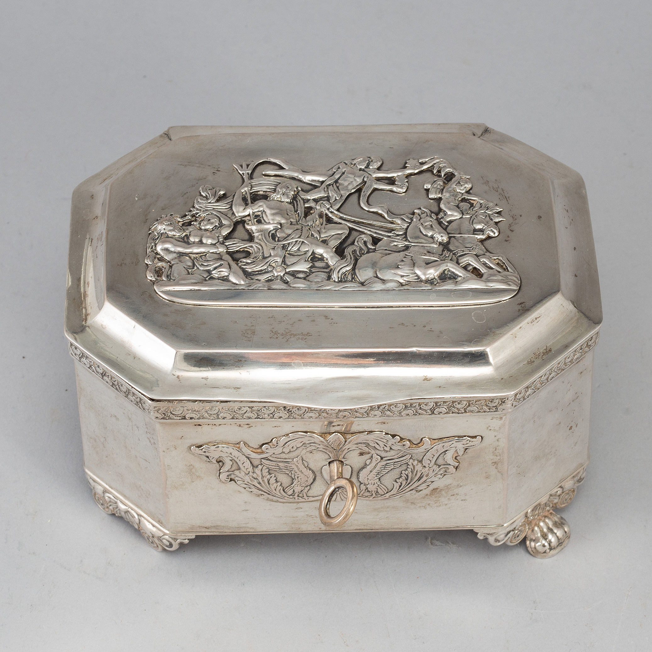 A Polish 19th century silver sugar-box. - Bukowskis