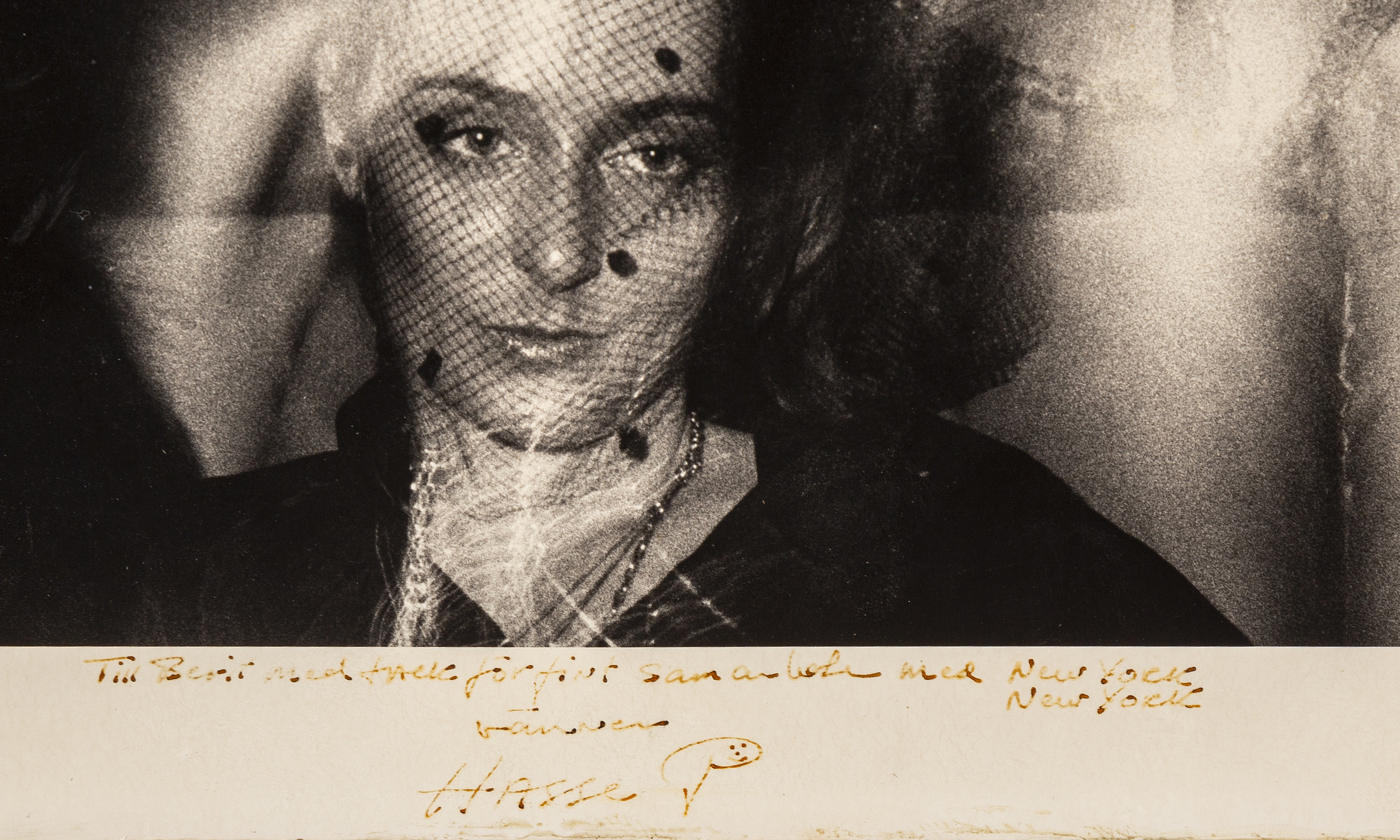 HASSE PERSSON, fotografi signerad och med dedikation. - Bukowskis