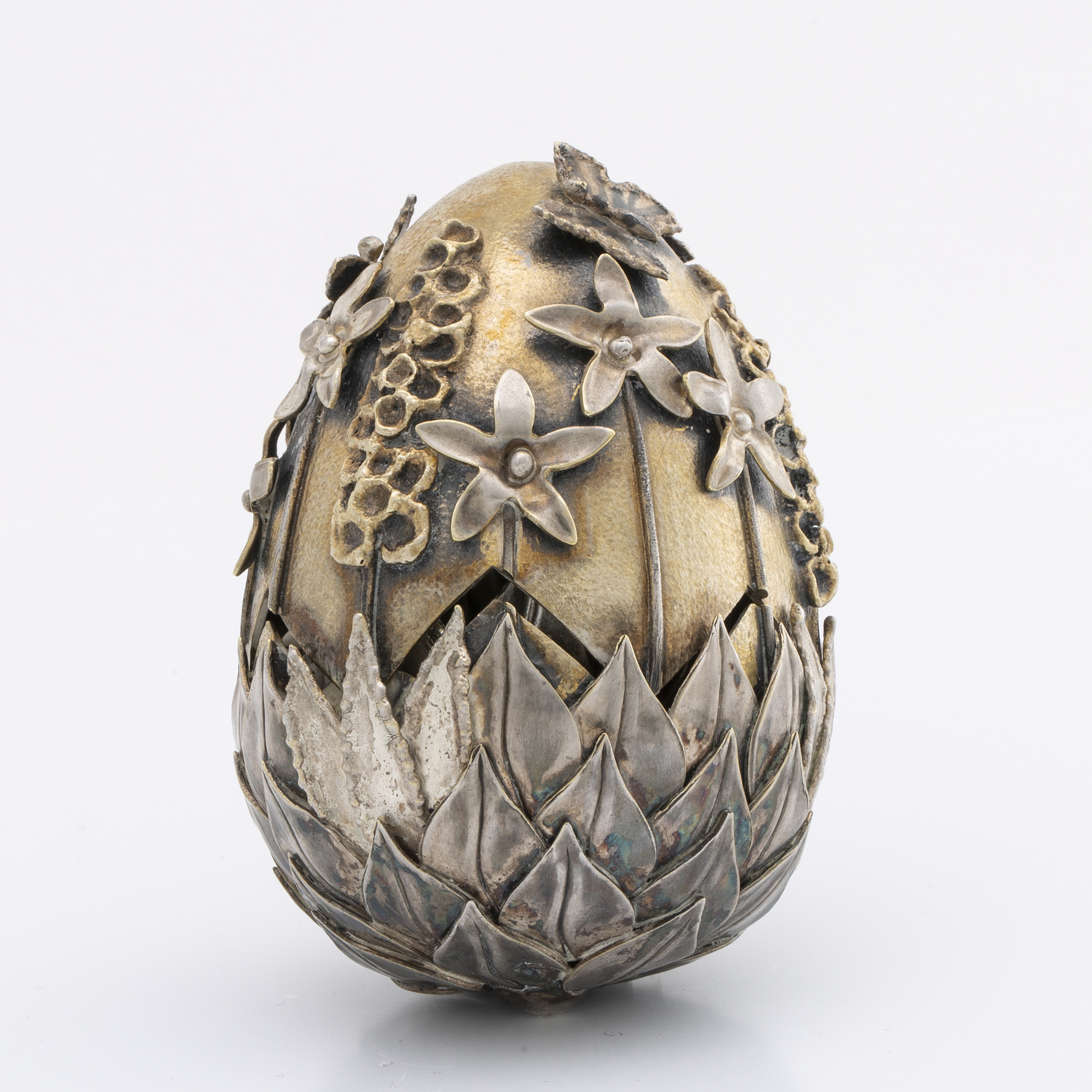 STUART DEVLIN "Surprise egg", sterling silver, enamel, green crystal ...