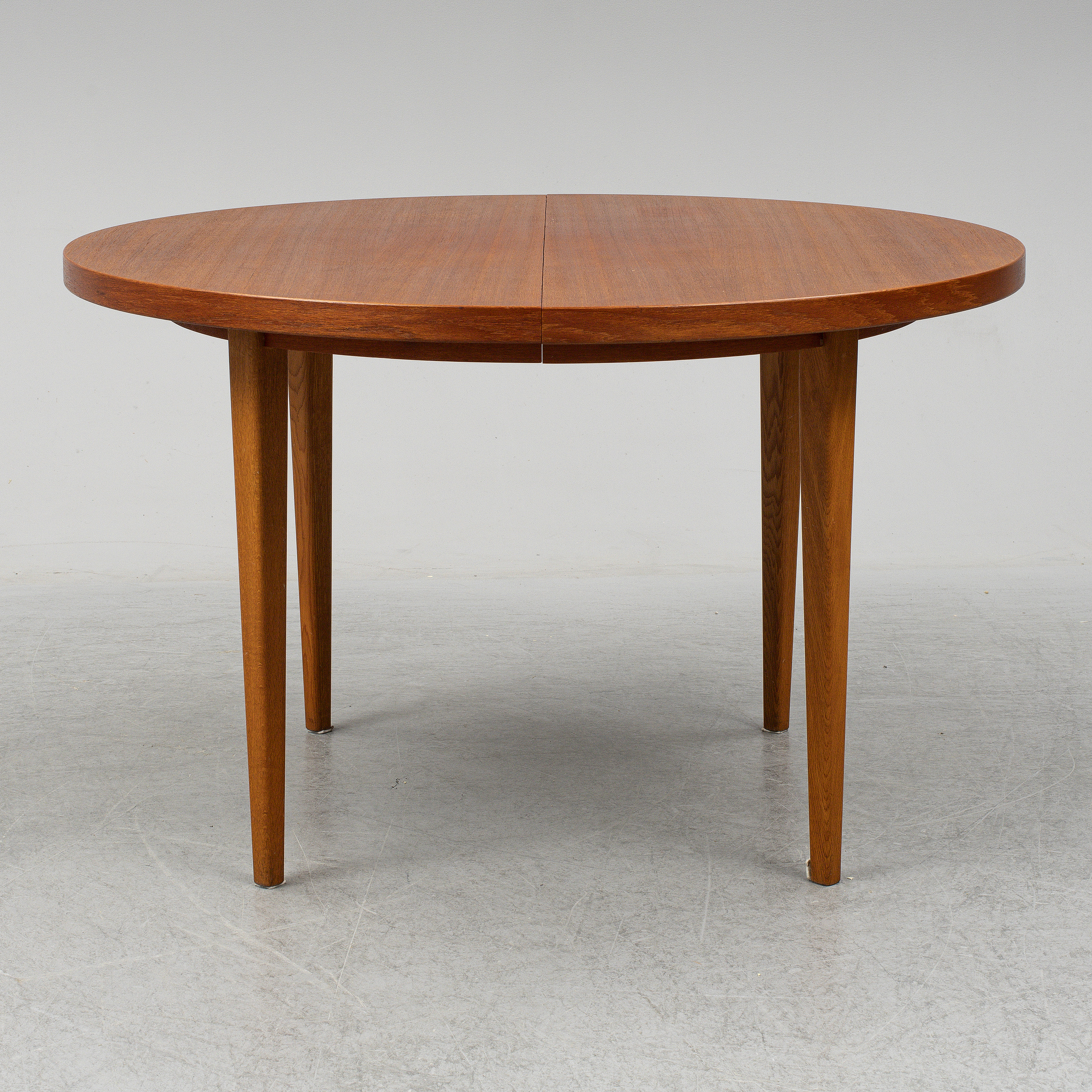 A 1960s dining table. - Bukowskis