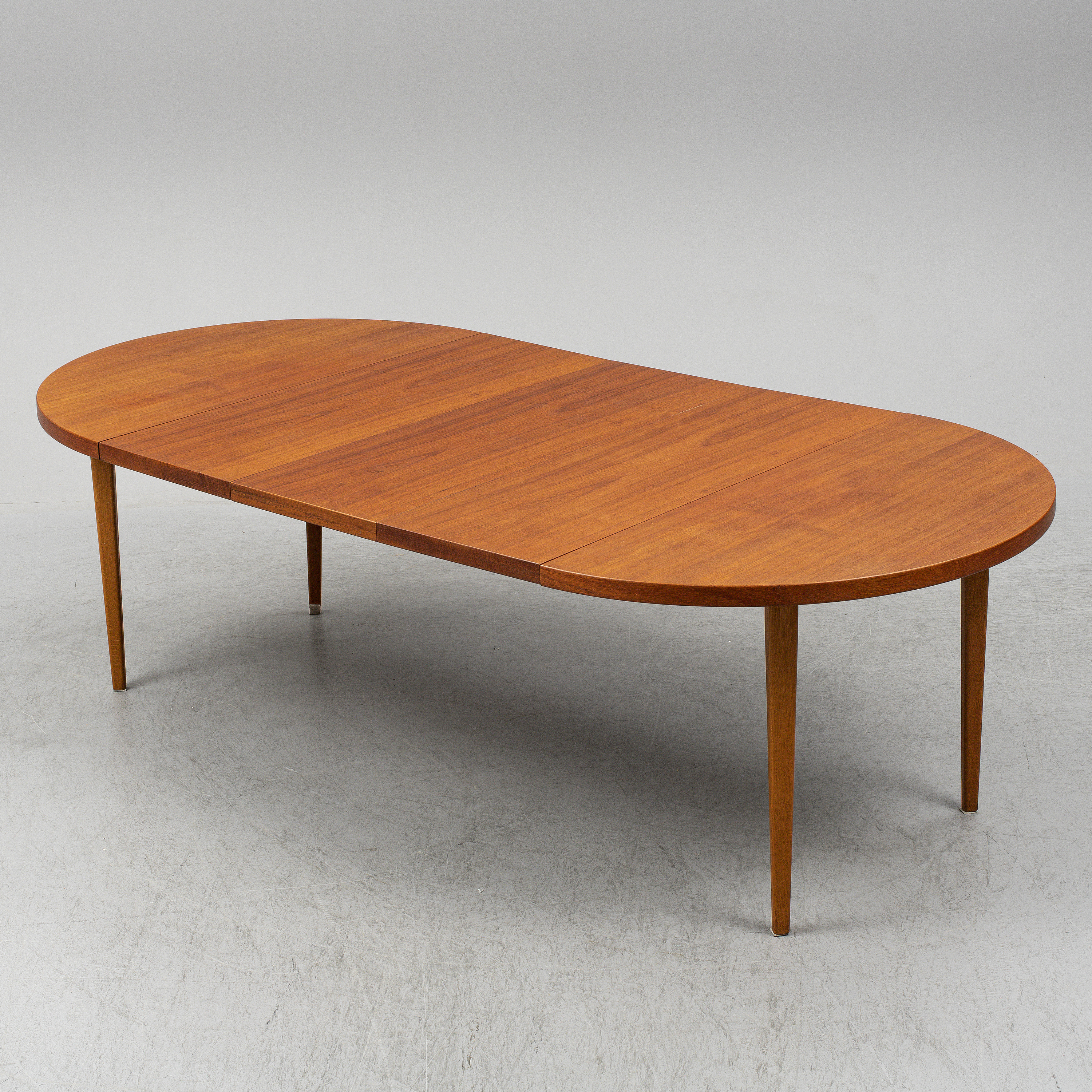 A 1960s dining table. - Bukowskis