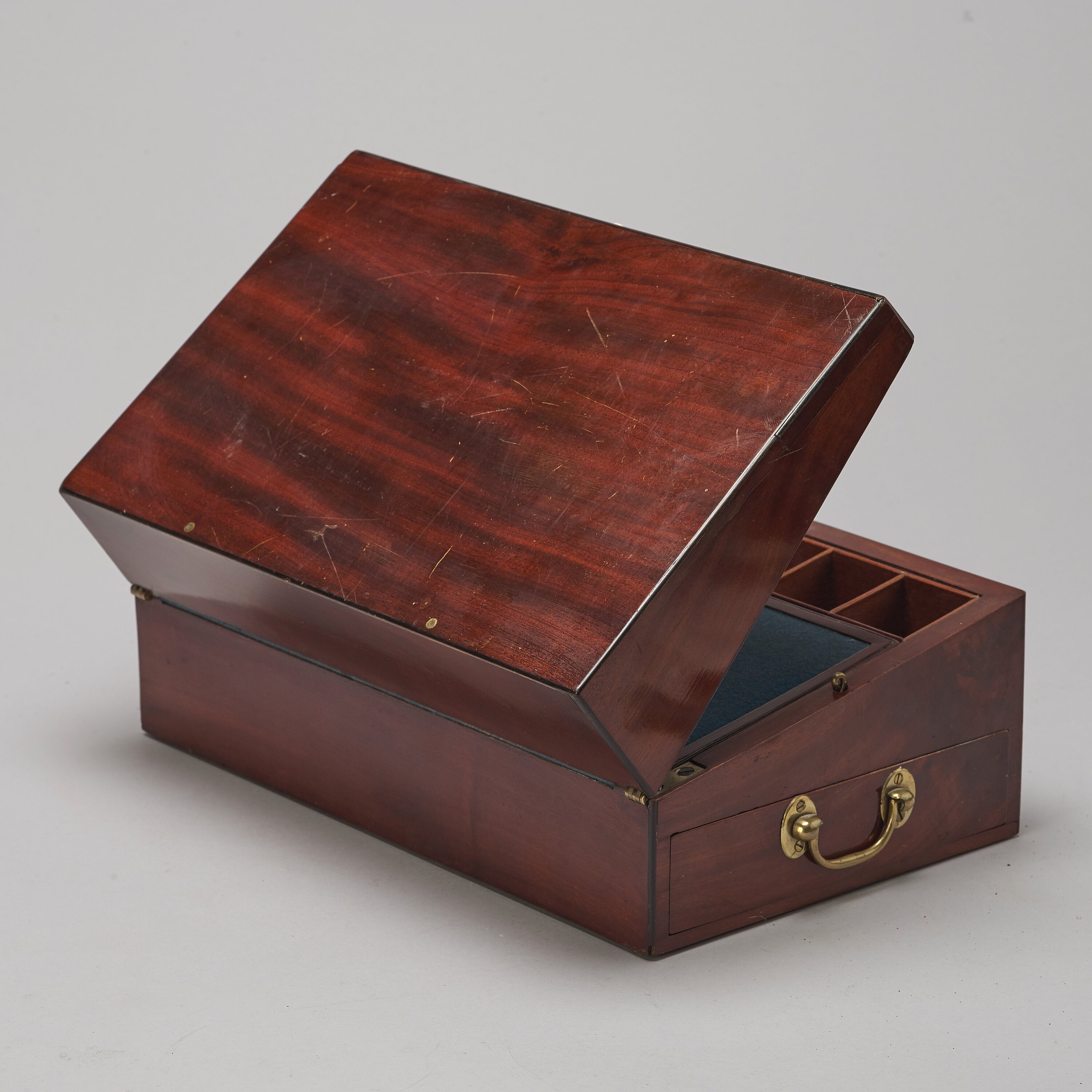 A writing casket, circa 1800. - Bukowskis