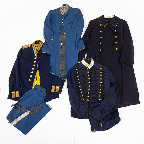 A lot of Swedish uniforms. - Bukowskis