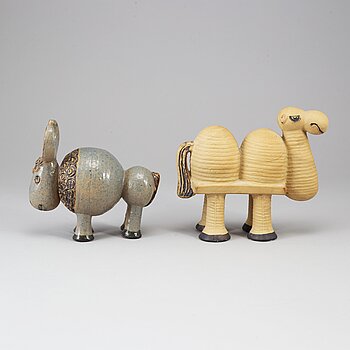 LISA LARSON, two stoneware figurines from 'Jura' Gustavsberg. Designed in 1971. - Bukowskis