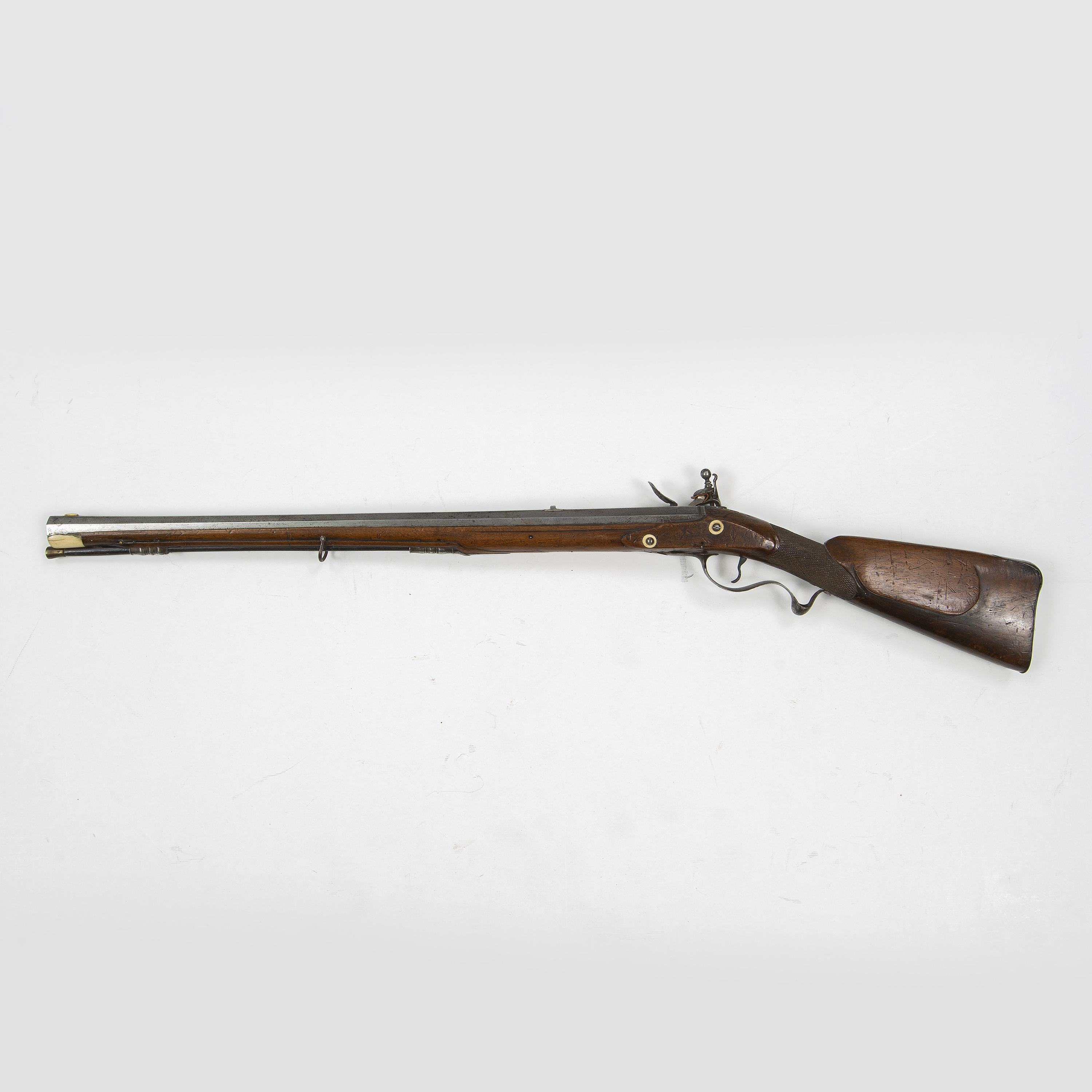 A 18th Century flintlock rifle. - Bukowskis