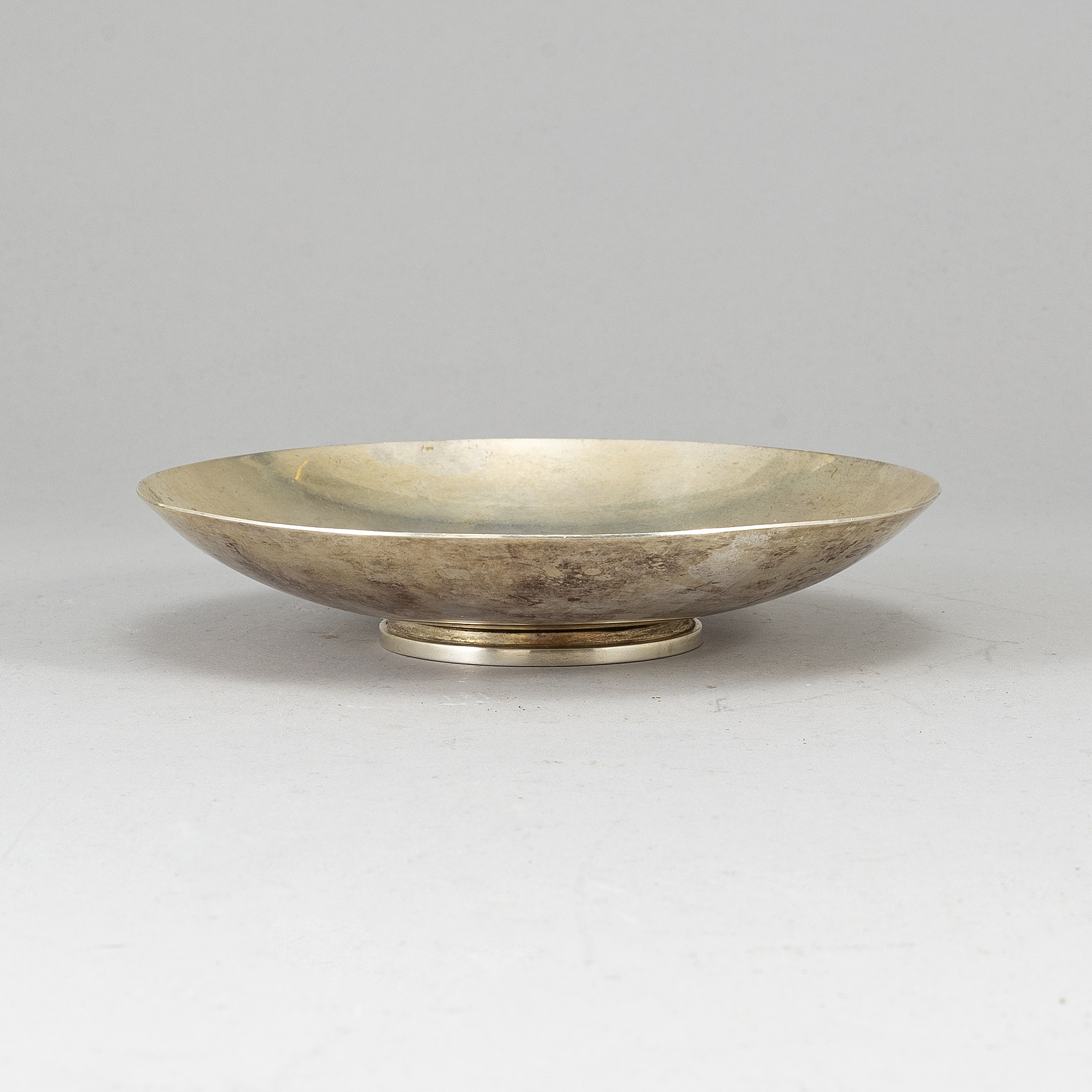 A sterlin silver dish by Atelier Borgila Stockholm 1970. - Bukowskis