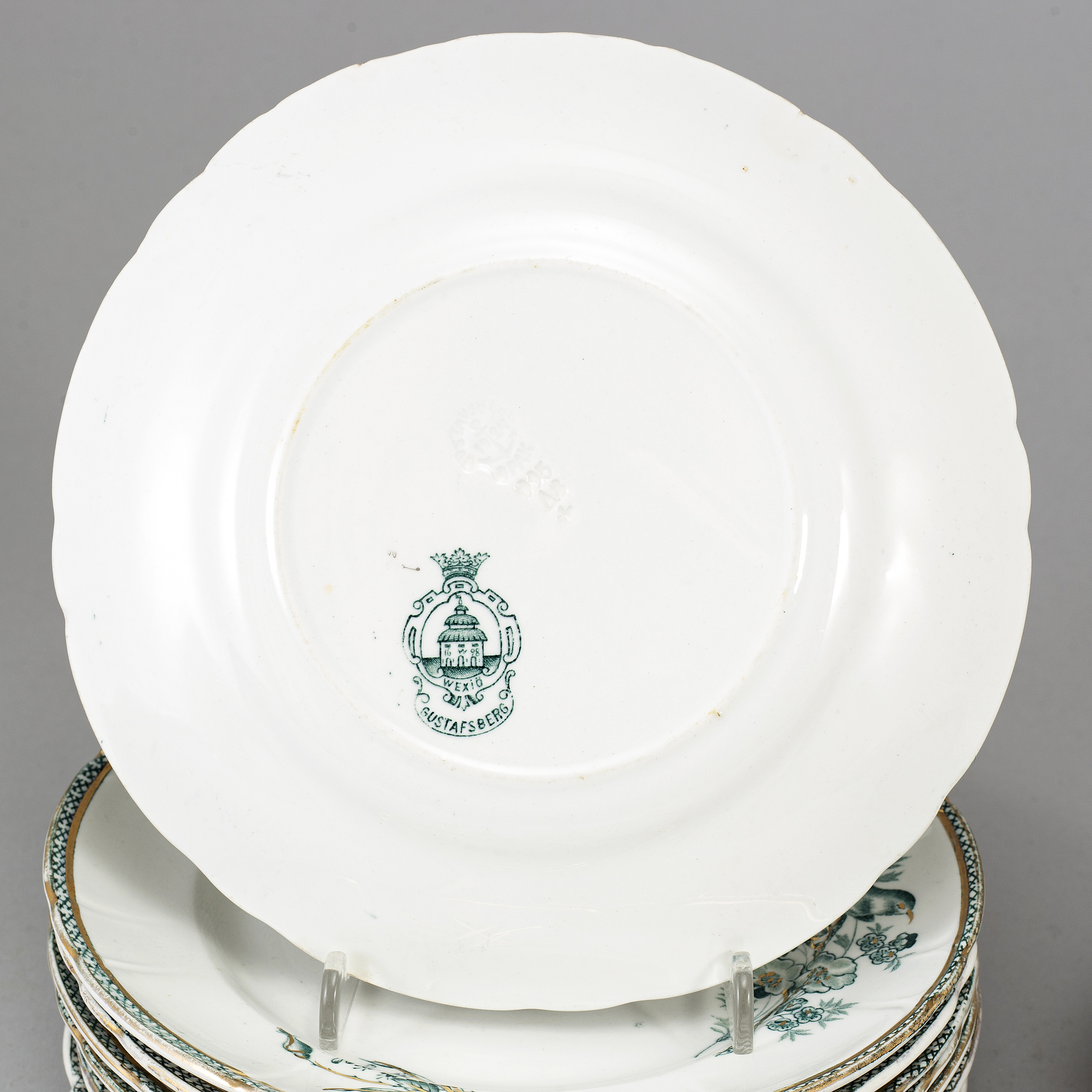 A 17 piece "Wexiö guld" dinner service from Gustavsberg, early 1900. - Bukowskis
