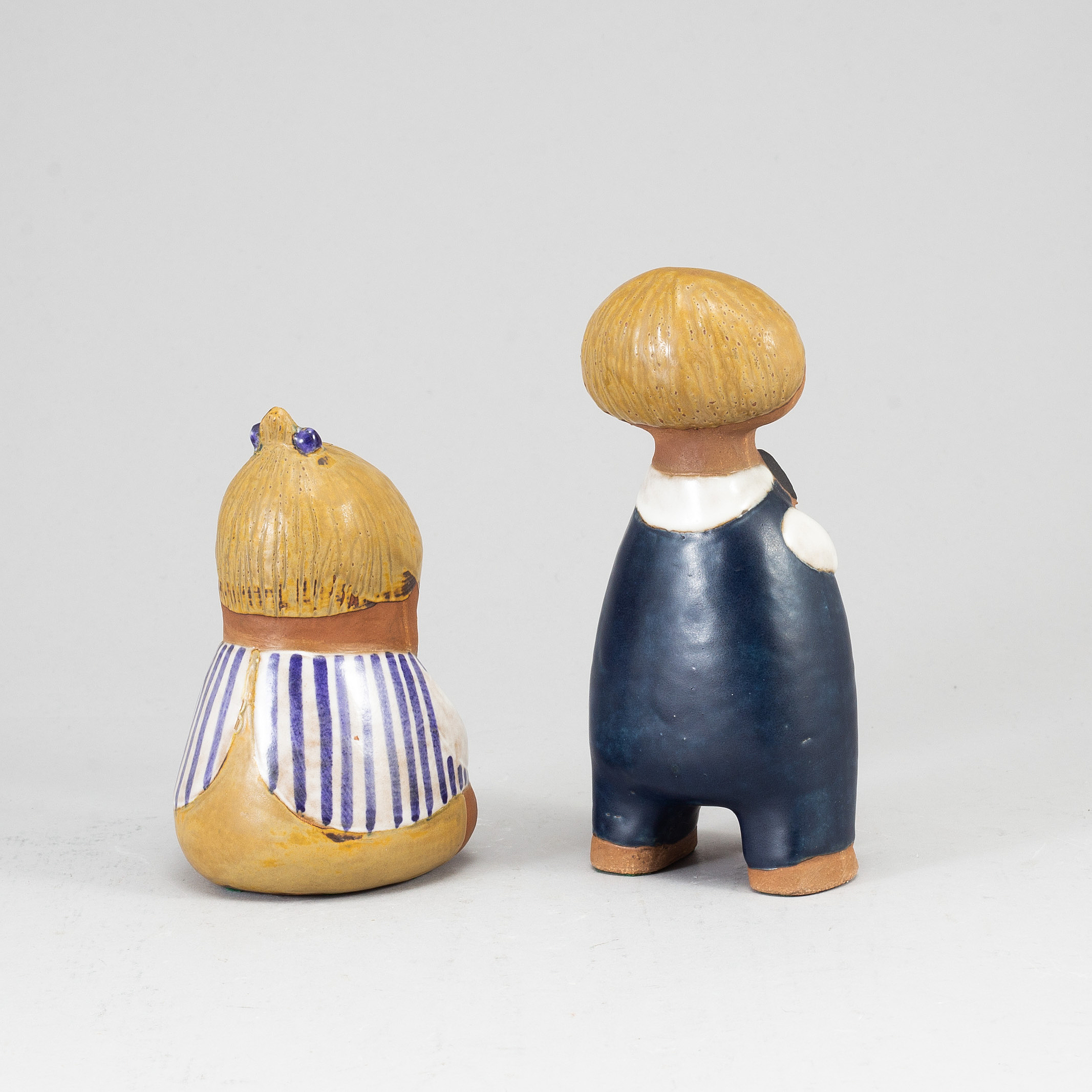 LISA LARSON, figuriner, två stycken, "JOHANNA & PELLE", Gustavsberg, 1900-tal. - Bukowskis
