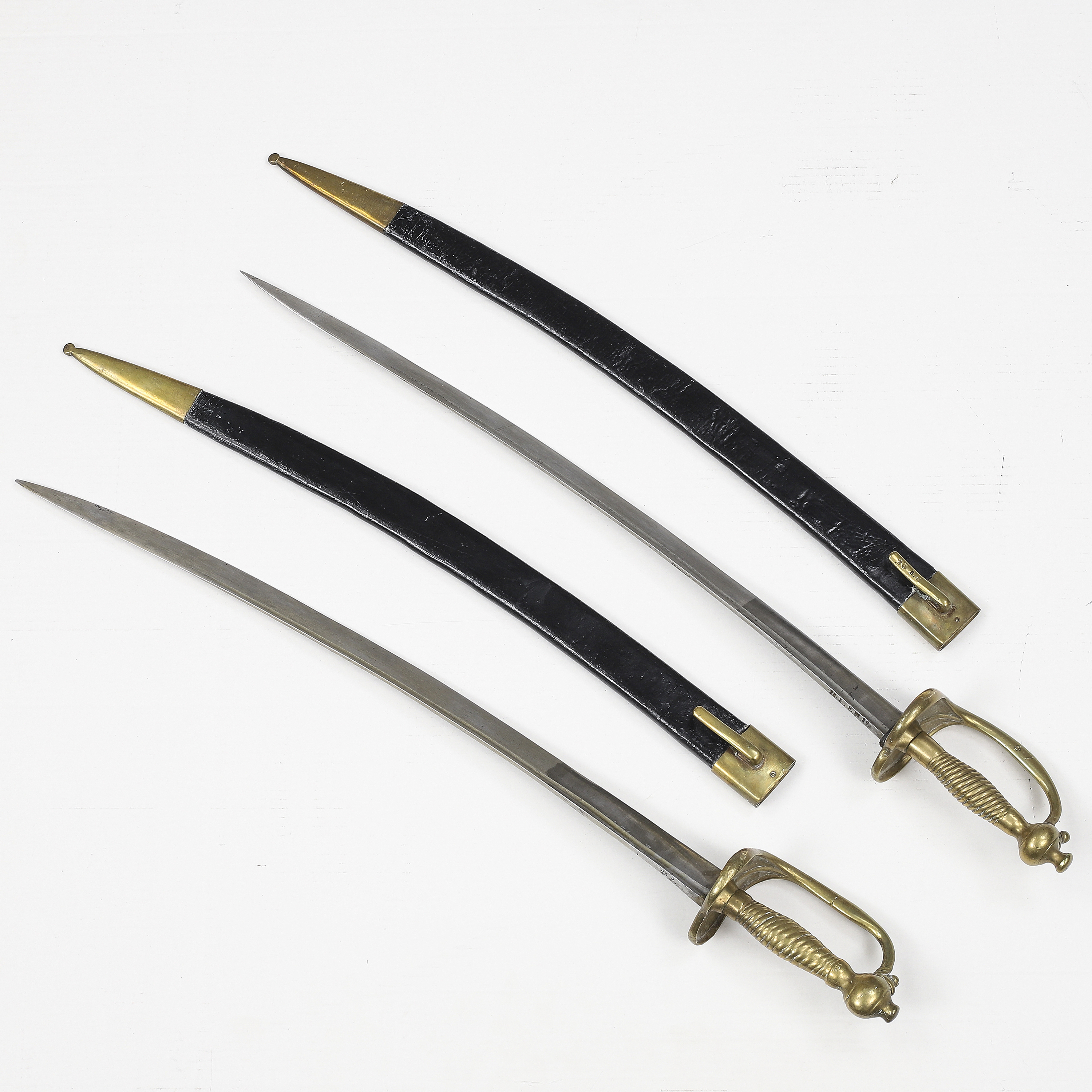 Two Swedish cutlasses 1748-1856 pattern with scabbards. - Bukowskis