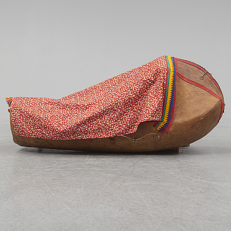 KOMSE, a Sami cradle, leather and pine. - Bukowskis