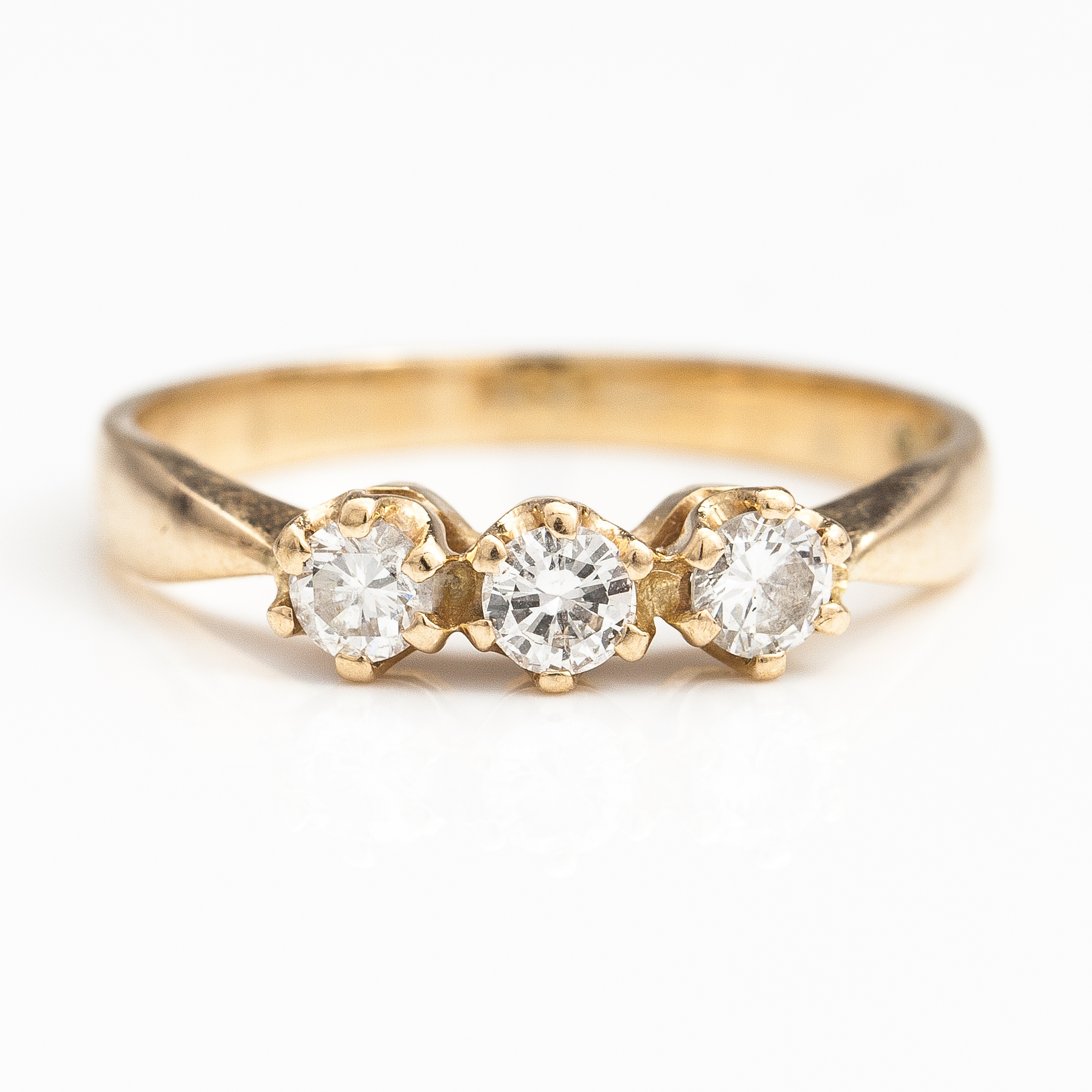 RING, 14K guld, diamanter ca 0.39 ct tot. - Bukowskis