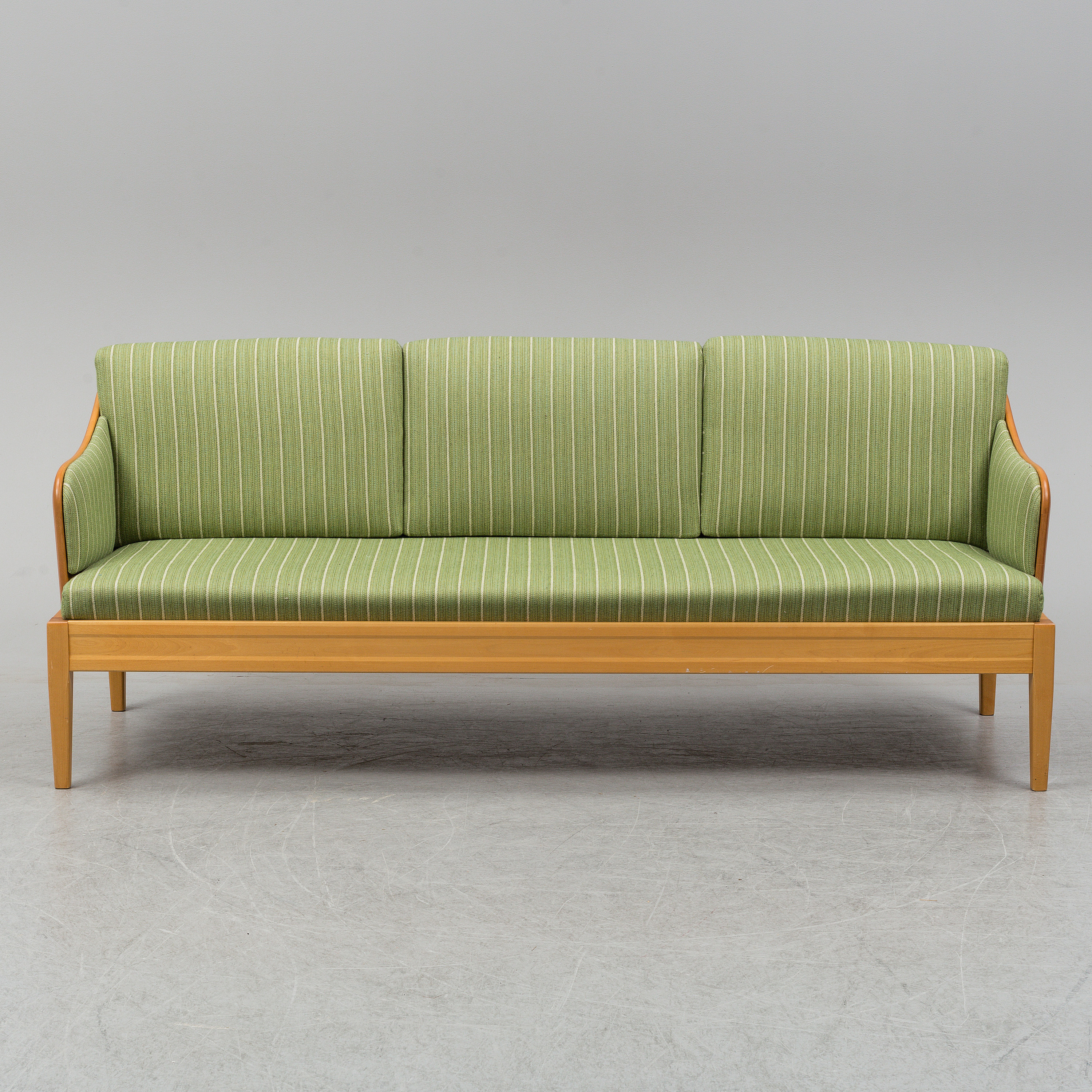 A 'Gustavus' sofa by Carl Malmsten. - Bukowskis