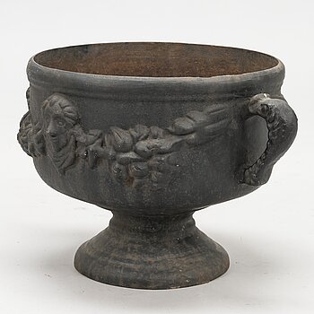 An early 20th century flower pot. - Bukowskis