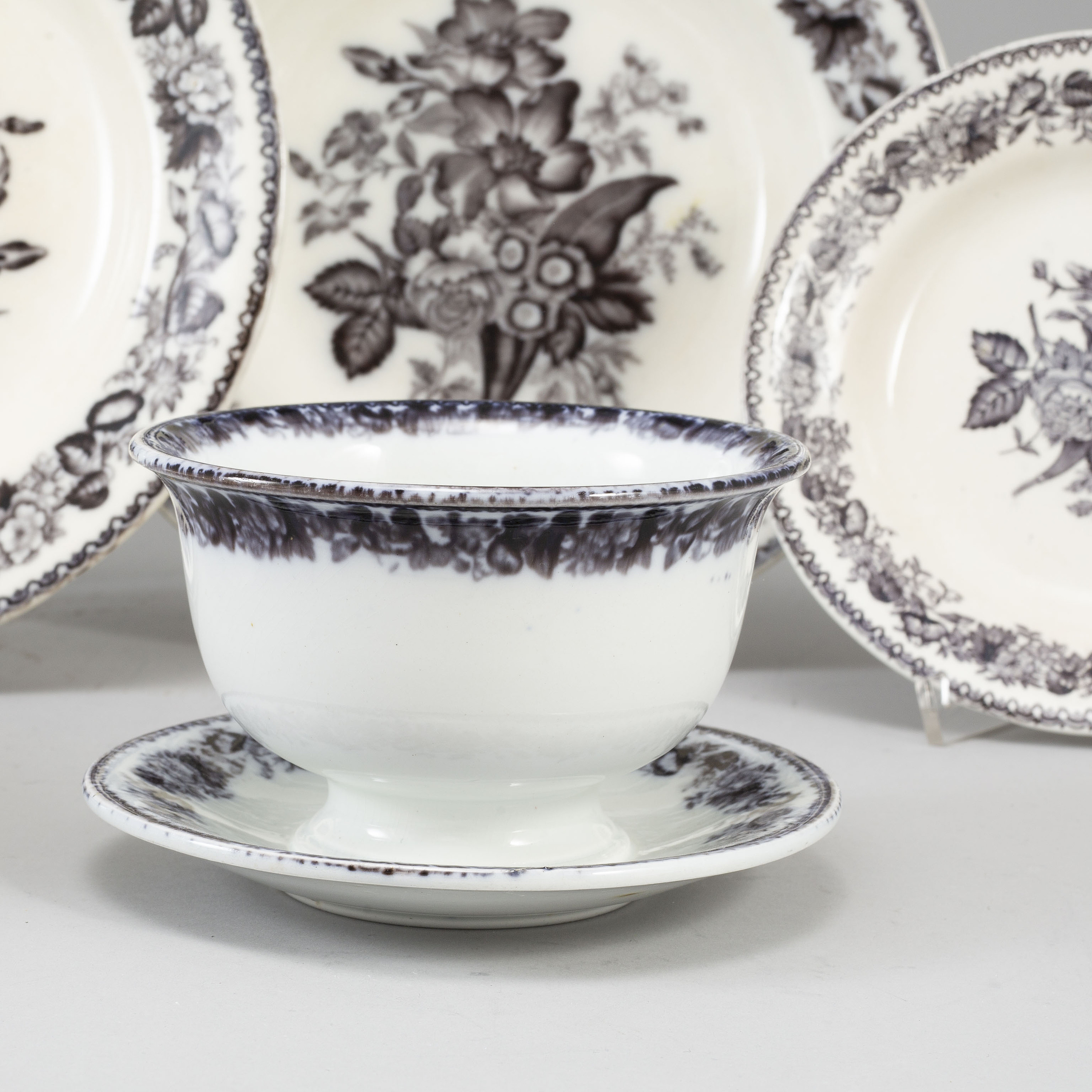 A 'Florilla' part earthenware service, Gustavsberg (18 pieces). - Bukowskis