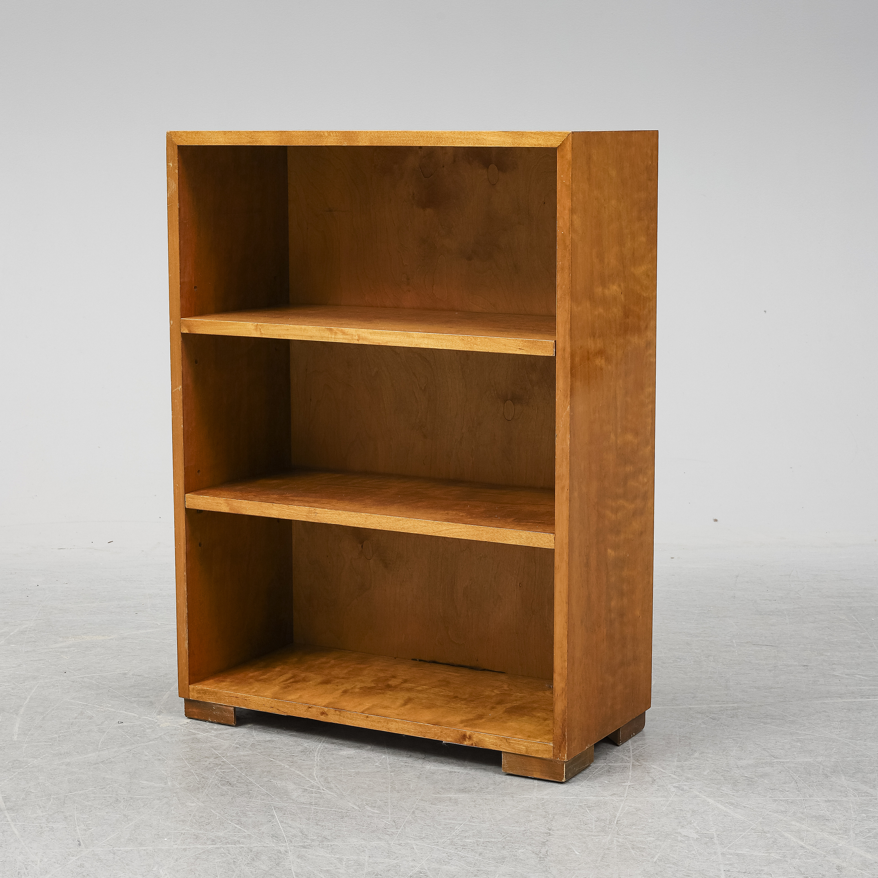 A 1930's birch bookshelf. - Bukowskis