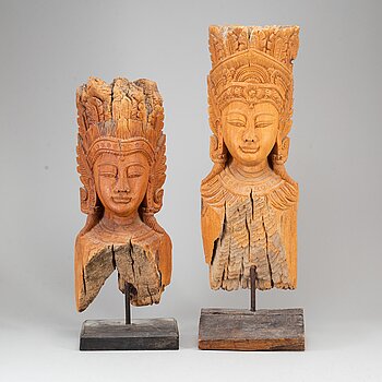 A pair of South East Asian sculptures, 20th Century. - Bukowskis