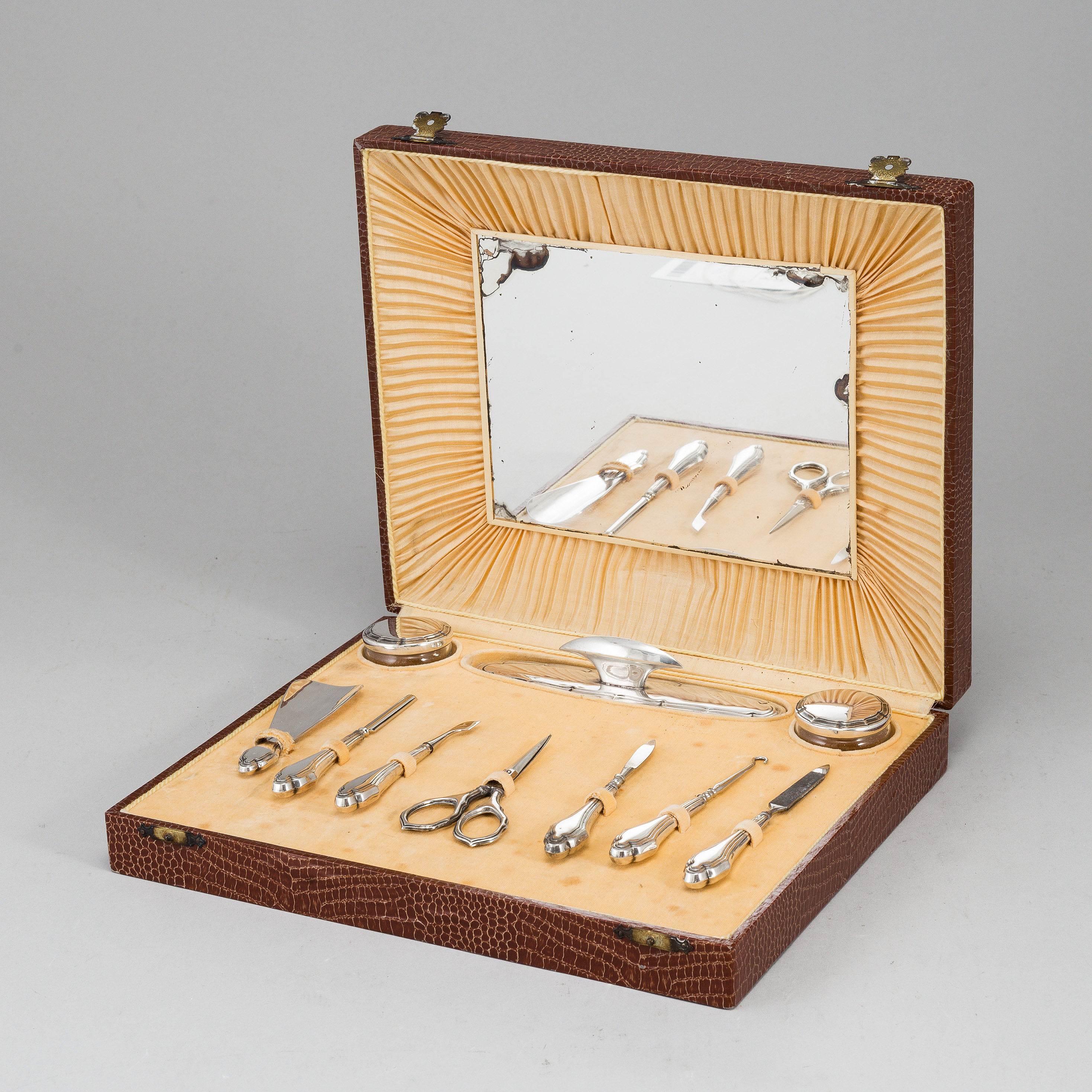 A 830 silver manicure set in box, first half of the 20th century ...