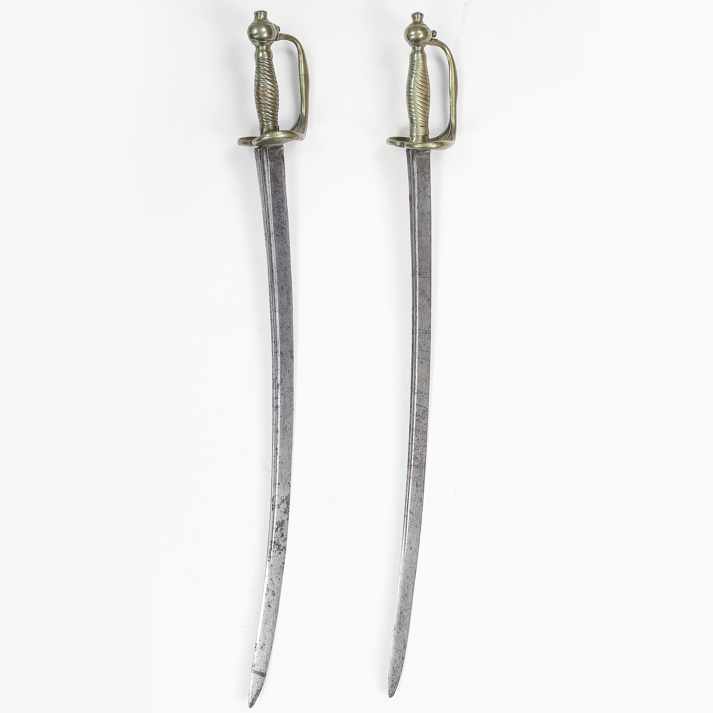 A pair of Swedish 18th Century cutlasses. - Bukowskis