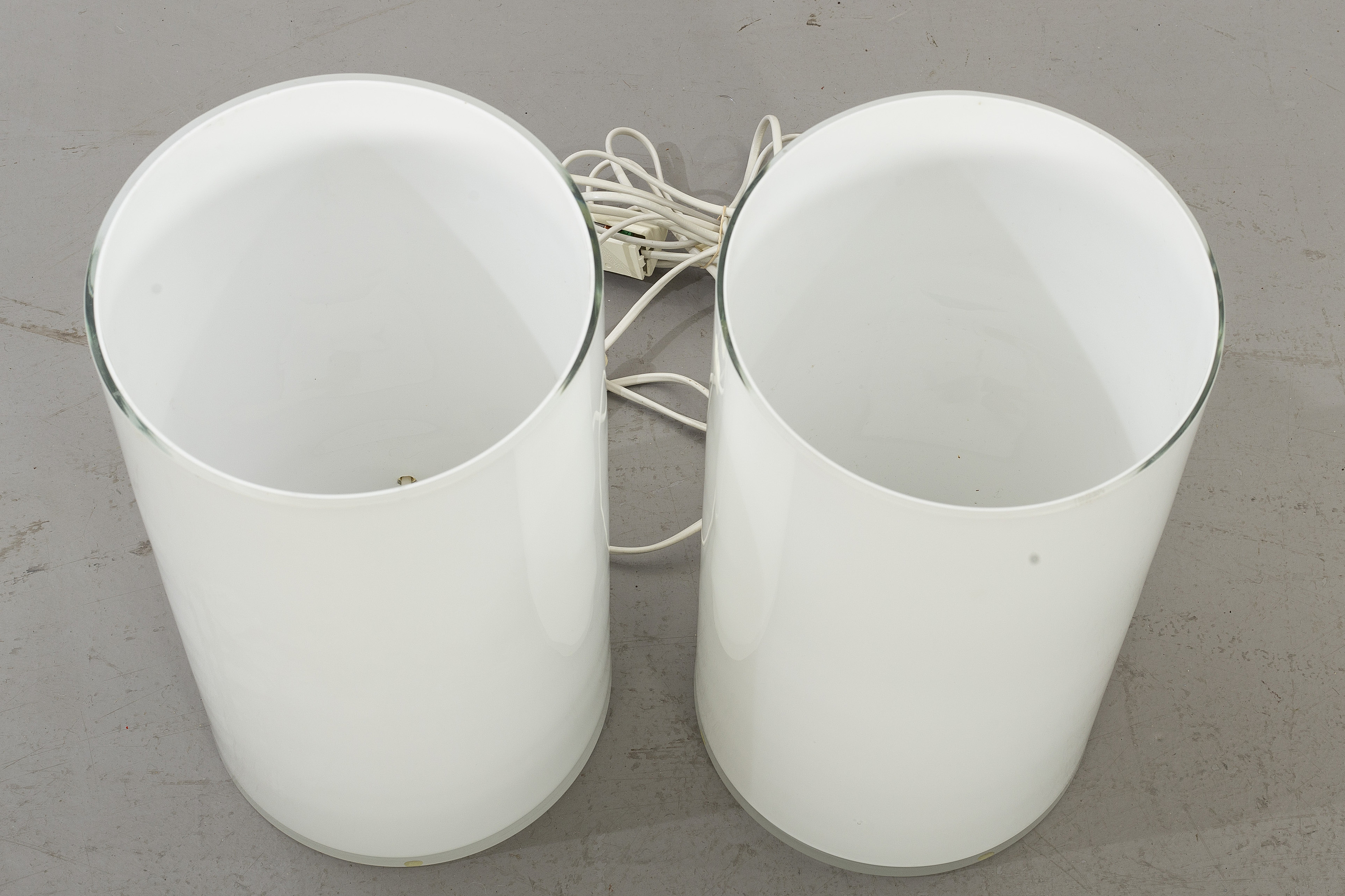 BORDSLAMPOR/GOLVLAMPOR ett par 1900-talets slut/2000-tal. - Bukowskis