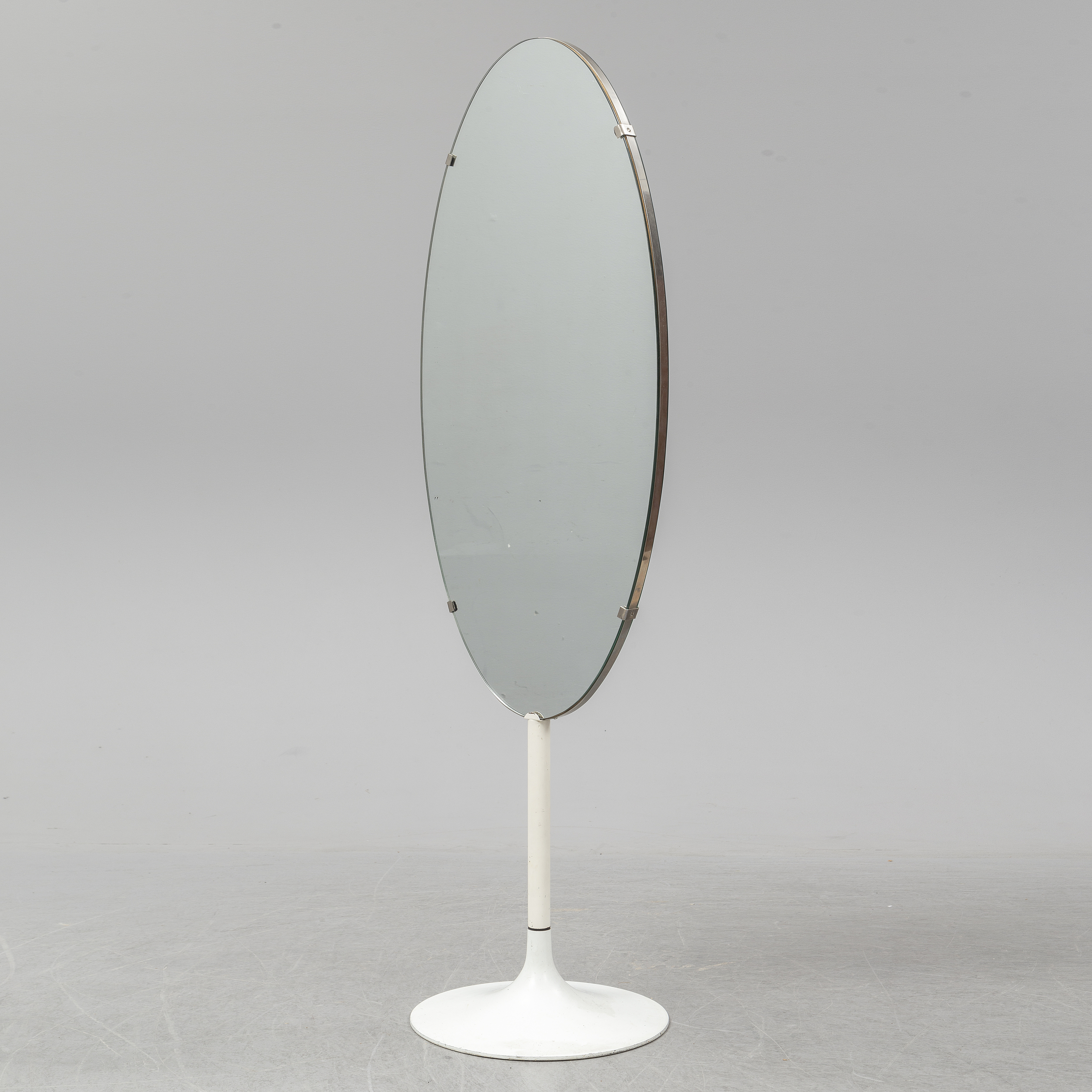 GOLVSPEGEL, 1900-talets andra hälft. - Bukowskis