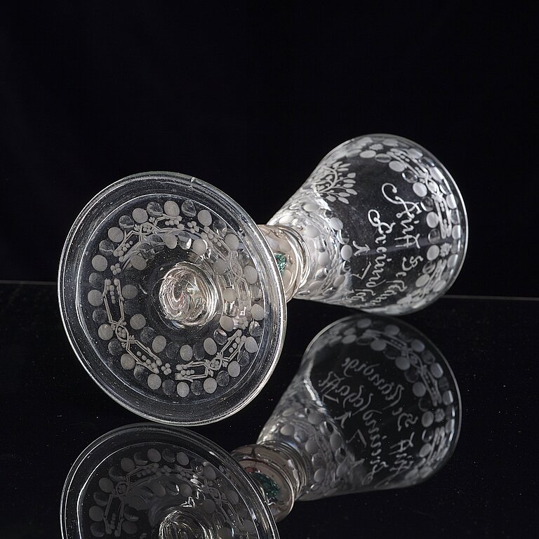 A German cut and engraved glass goblet, 18th Century. - Bukowskis