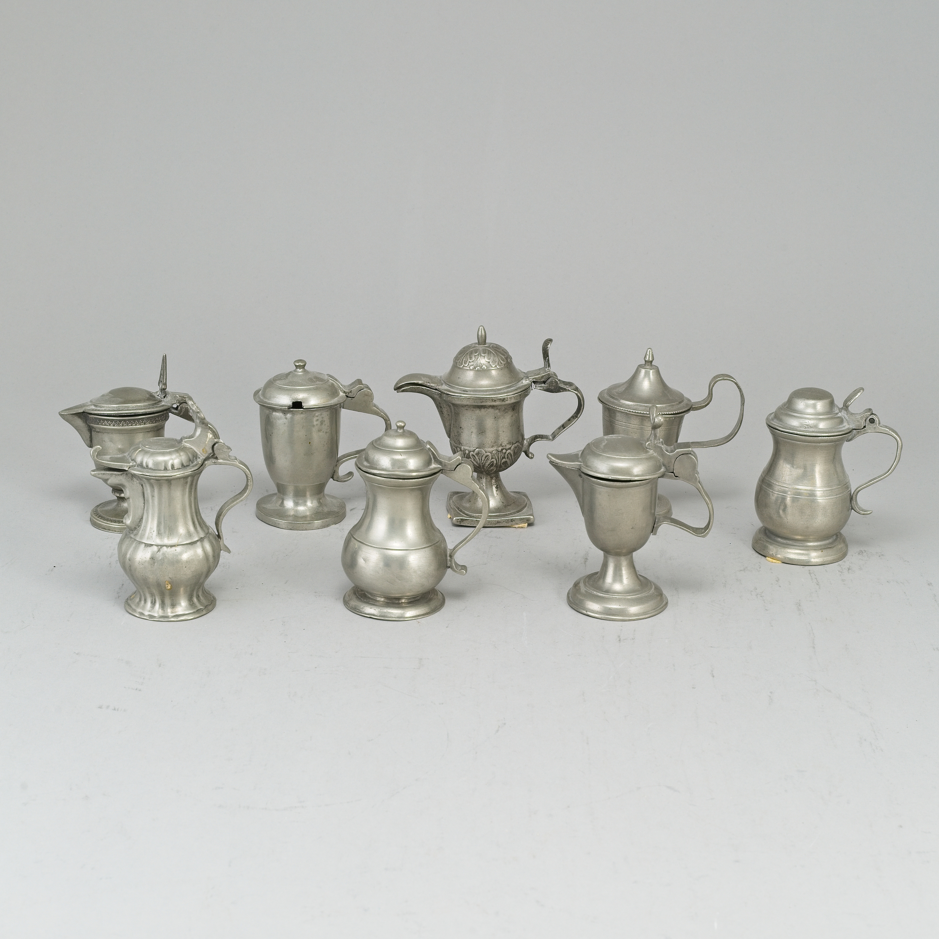 Eight pewter mustard pots, 18th/19th century. - Bukowskis
