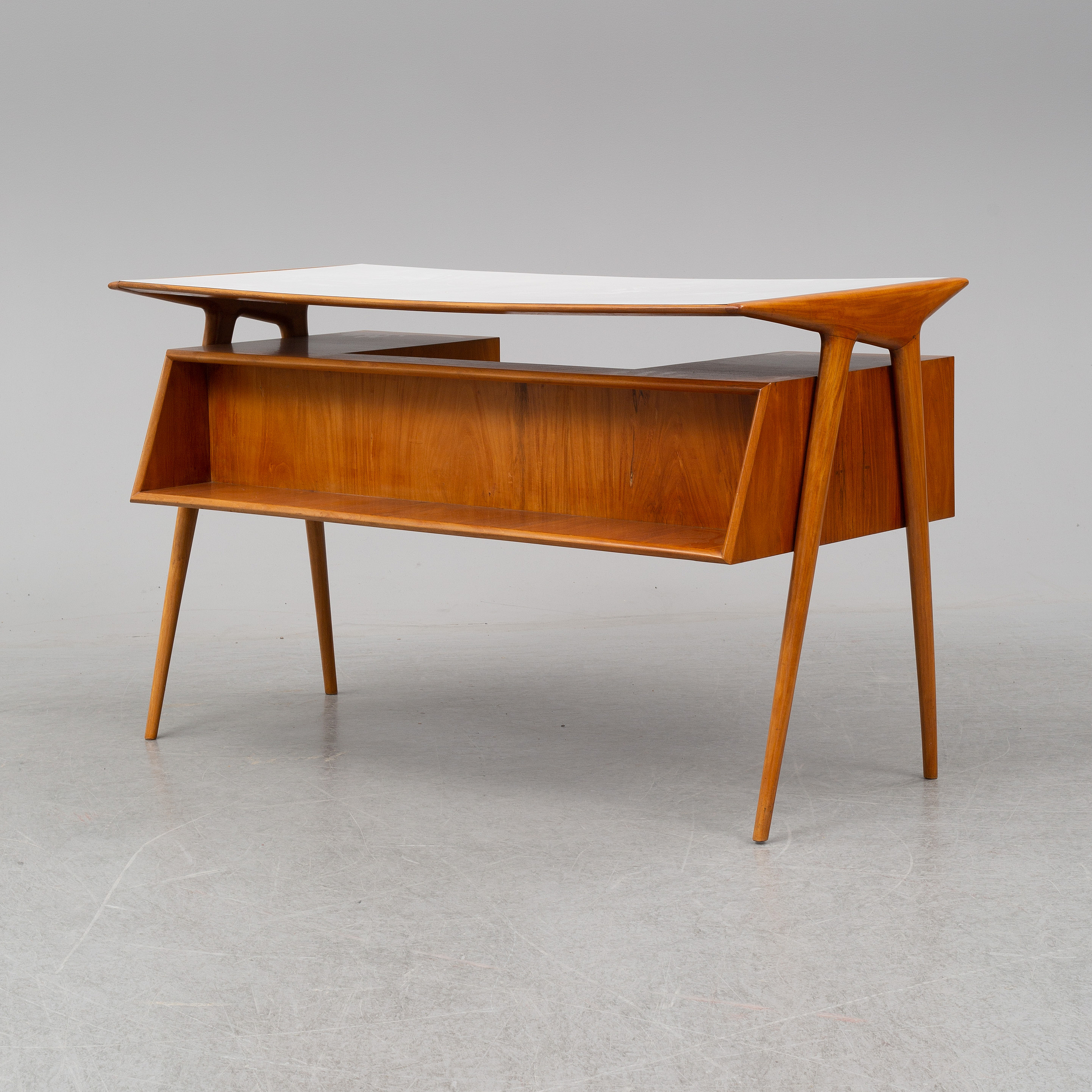 A 1950s writing desk. - Bukowskis