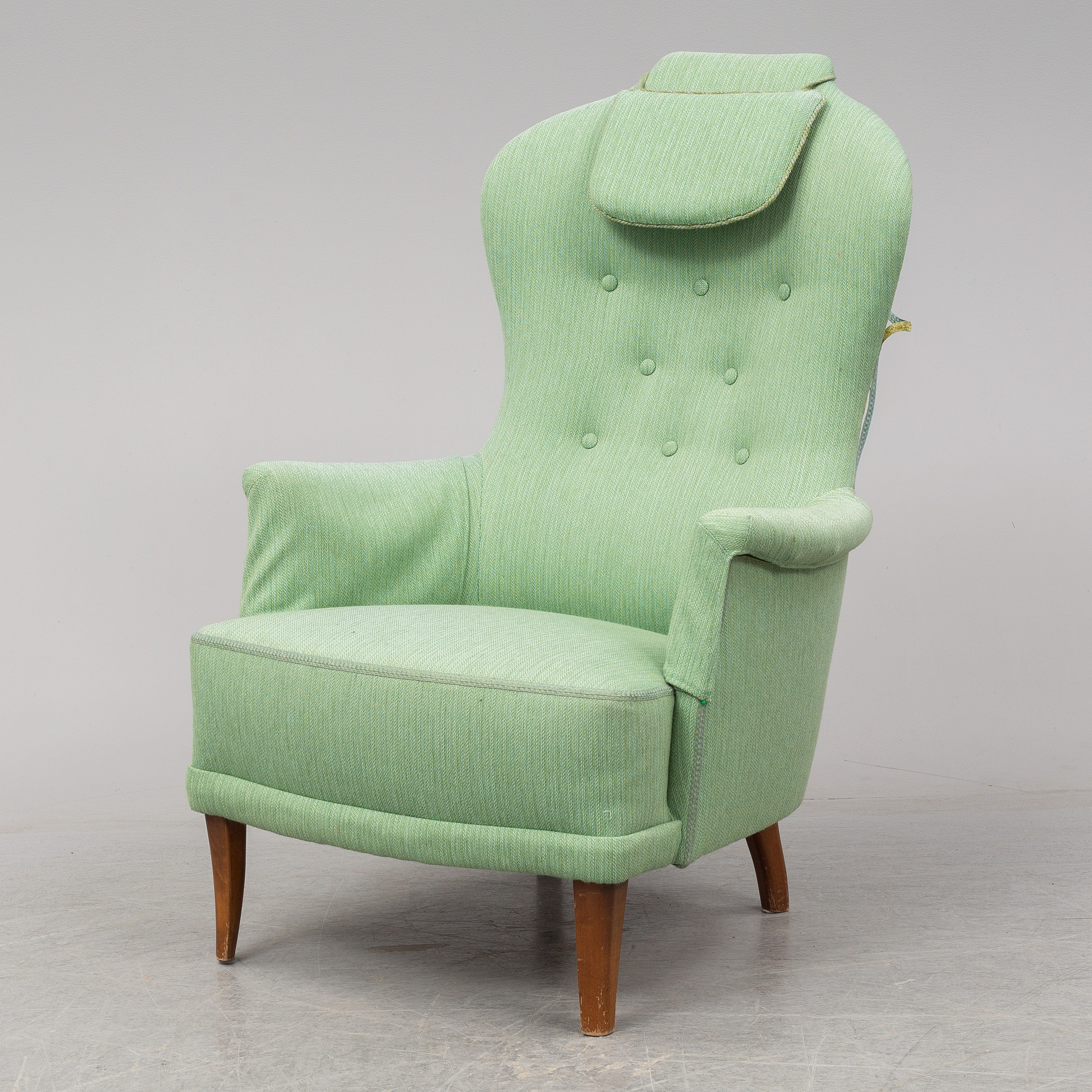 CARL MALMSTEN, fåtölj, "Farmor". - Bukowskis