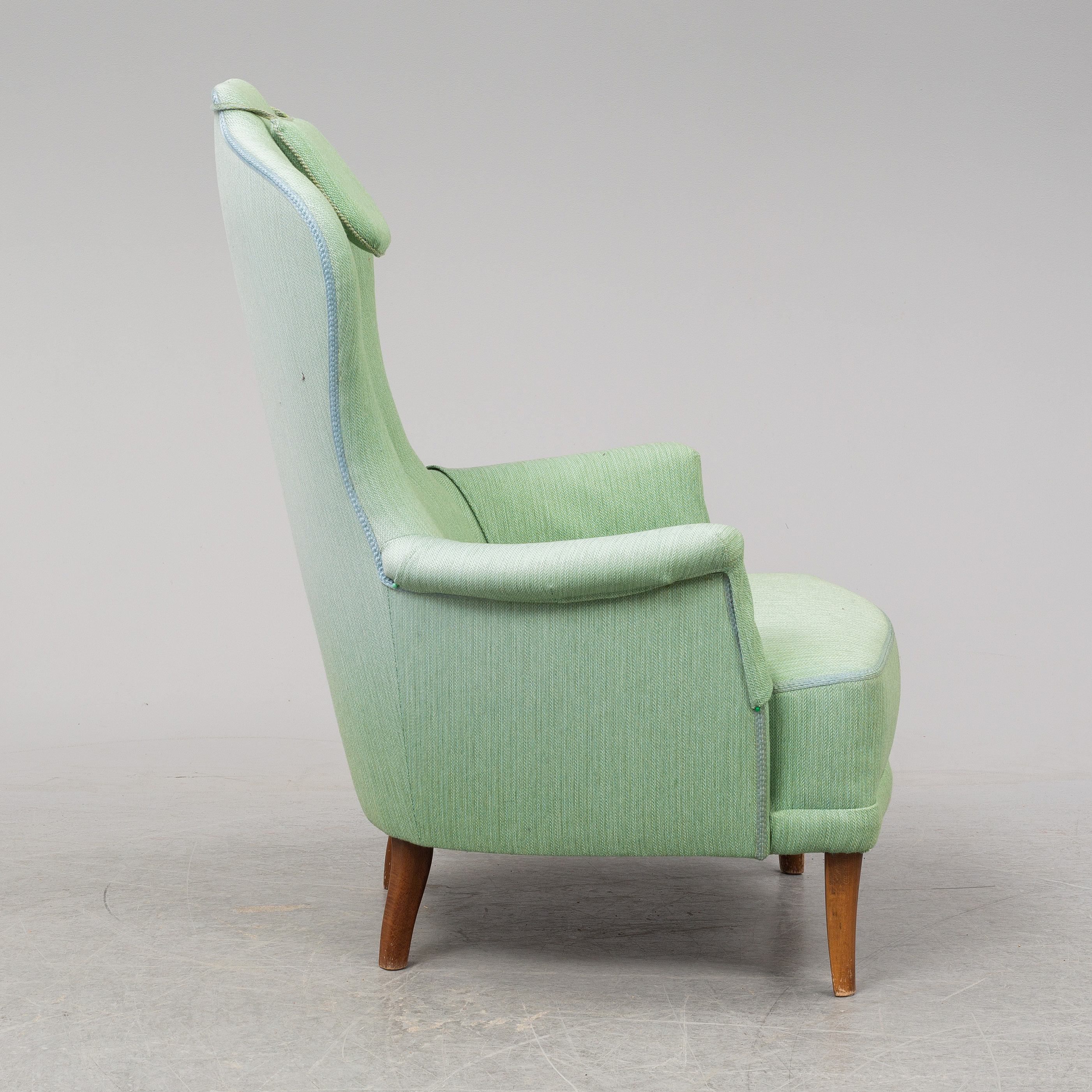 CARL MALMSTEN, fåtölj, "Farmor". - Bukowskis