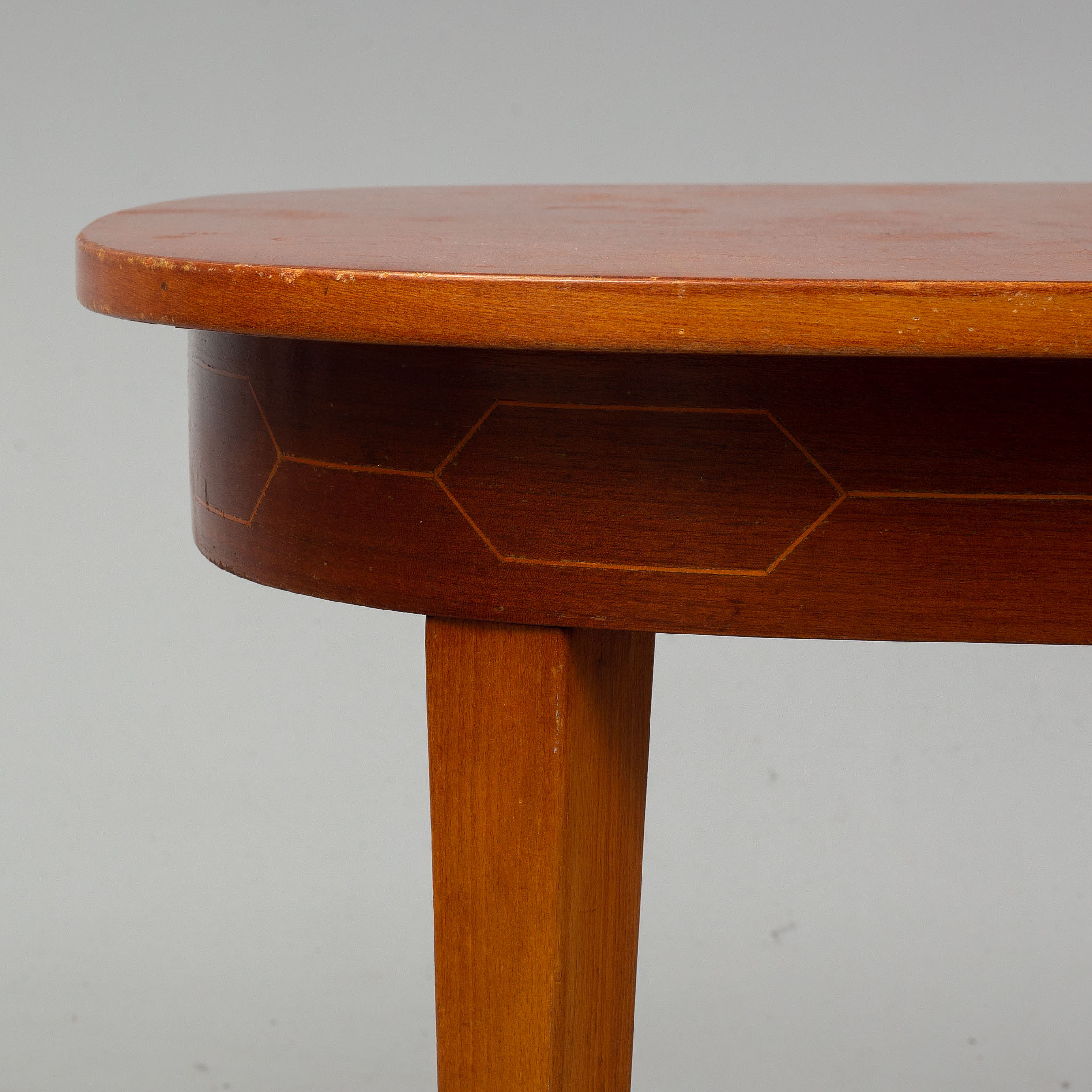 DAG MELIN, tillskriven, matbord, 1900-talets mitt. - Bukowskis