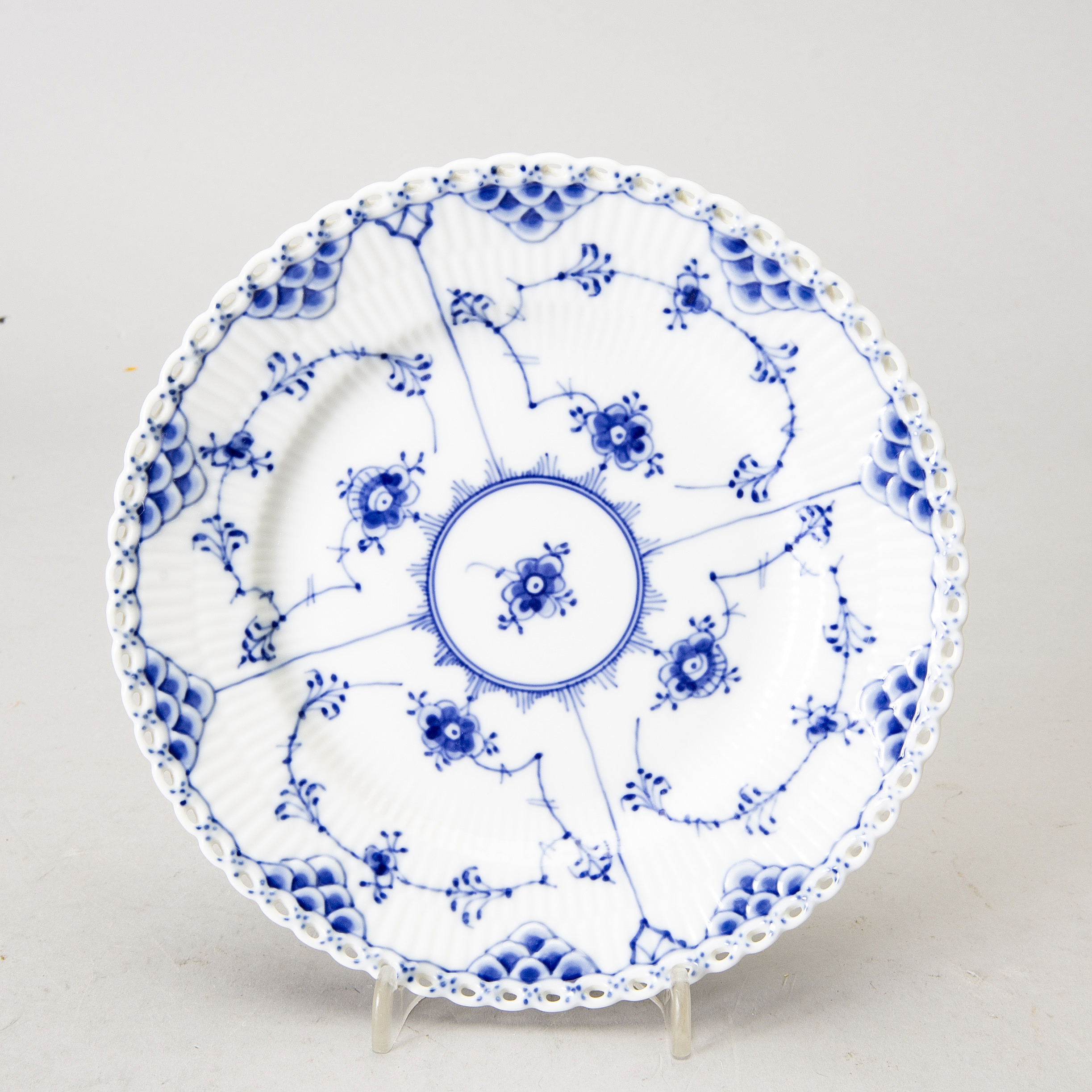 A SET OF 52+1 PCS MUSSELMALET HELBLONDE ROYAL COPENHAGEN. - Bukowskis