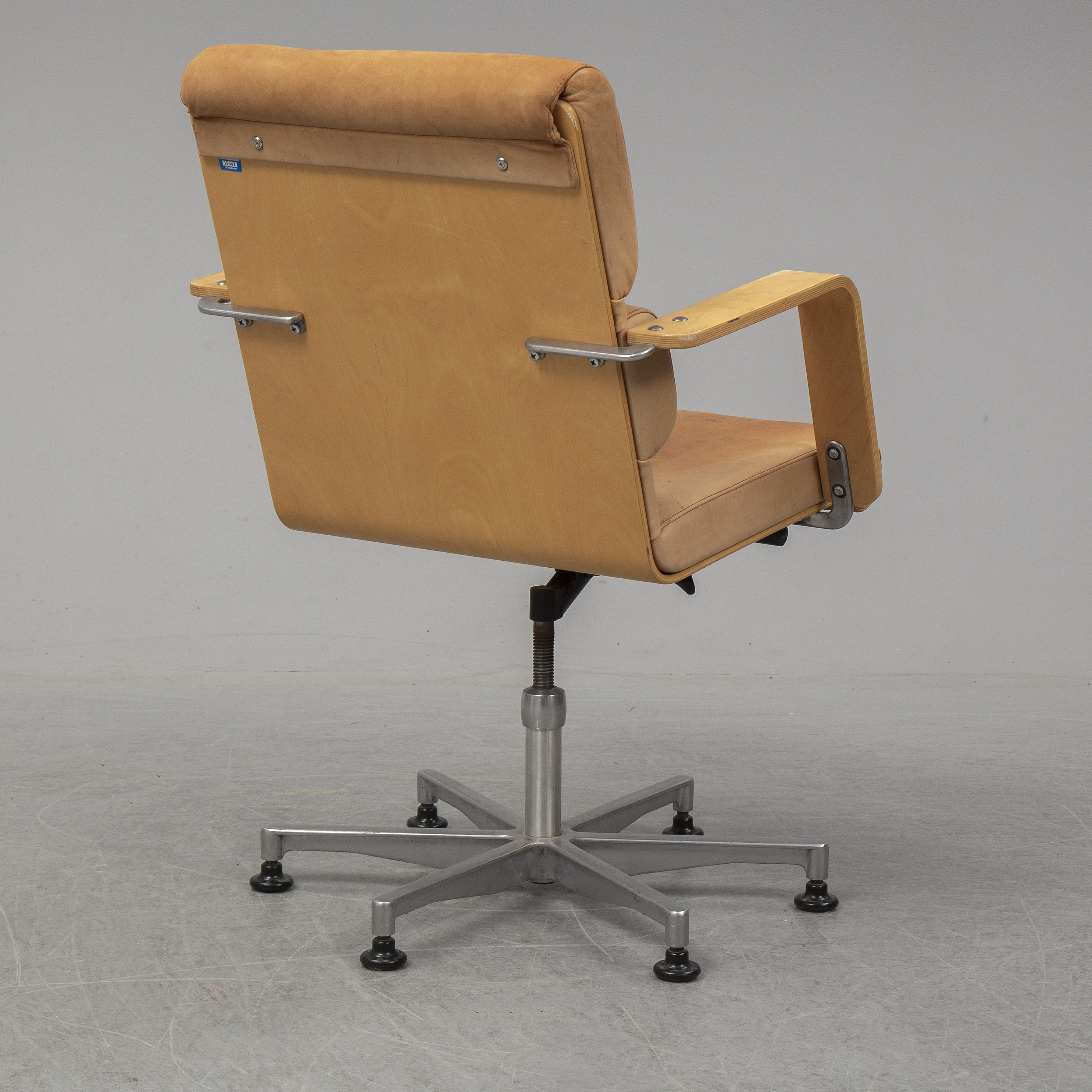 YRJÖ KUKKAPURO, a "Plaano" office chair, Avarte, Finland. - Bukowskis
