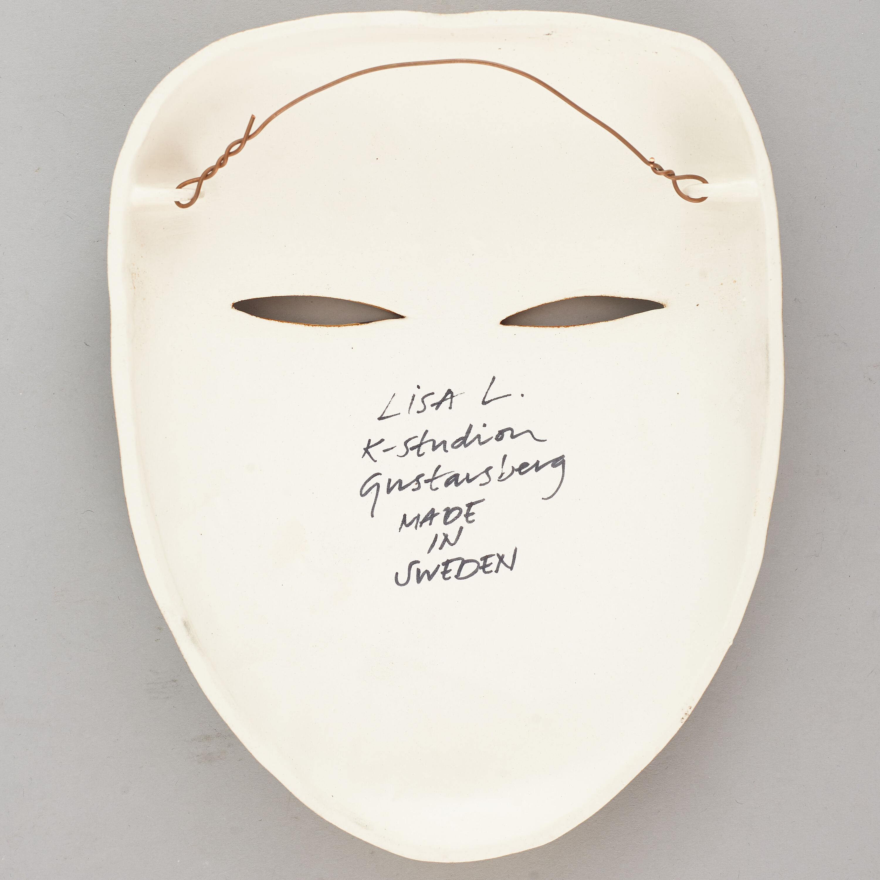 LISA LARSON, a stoneware mask, K-Studion, Gustavsberg. - Bukowskis