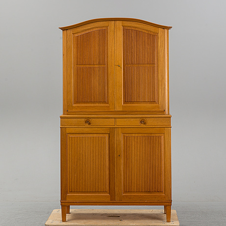 A 'Herrgården' mahogany cabinet by Carl Malmsten for Bodafors. - Bukowskis