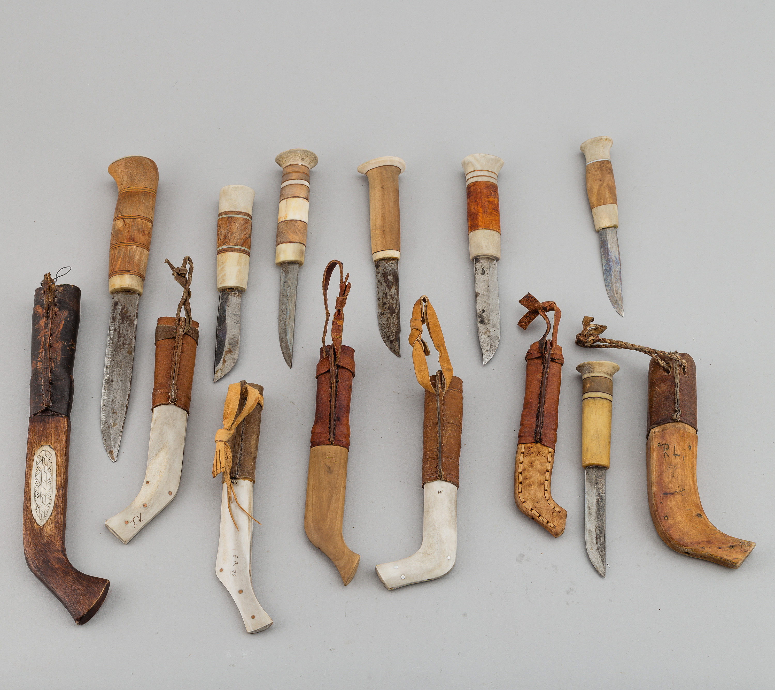 Seven Sami knives, signed. - Bukowskis