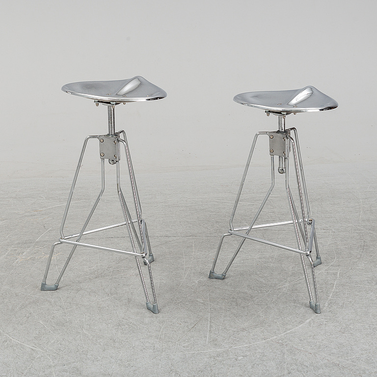 A pair of 'Dulton stools' by Yasu Sasamoto. - Bukowskis