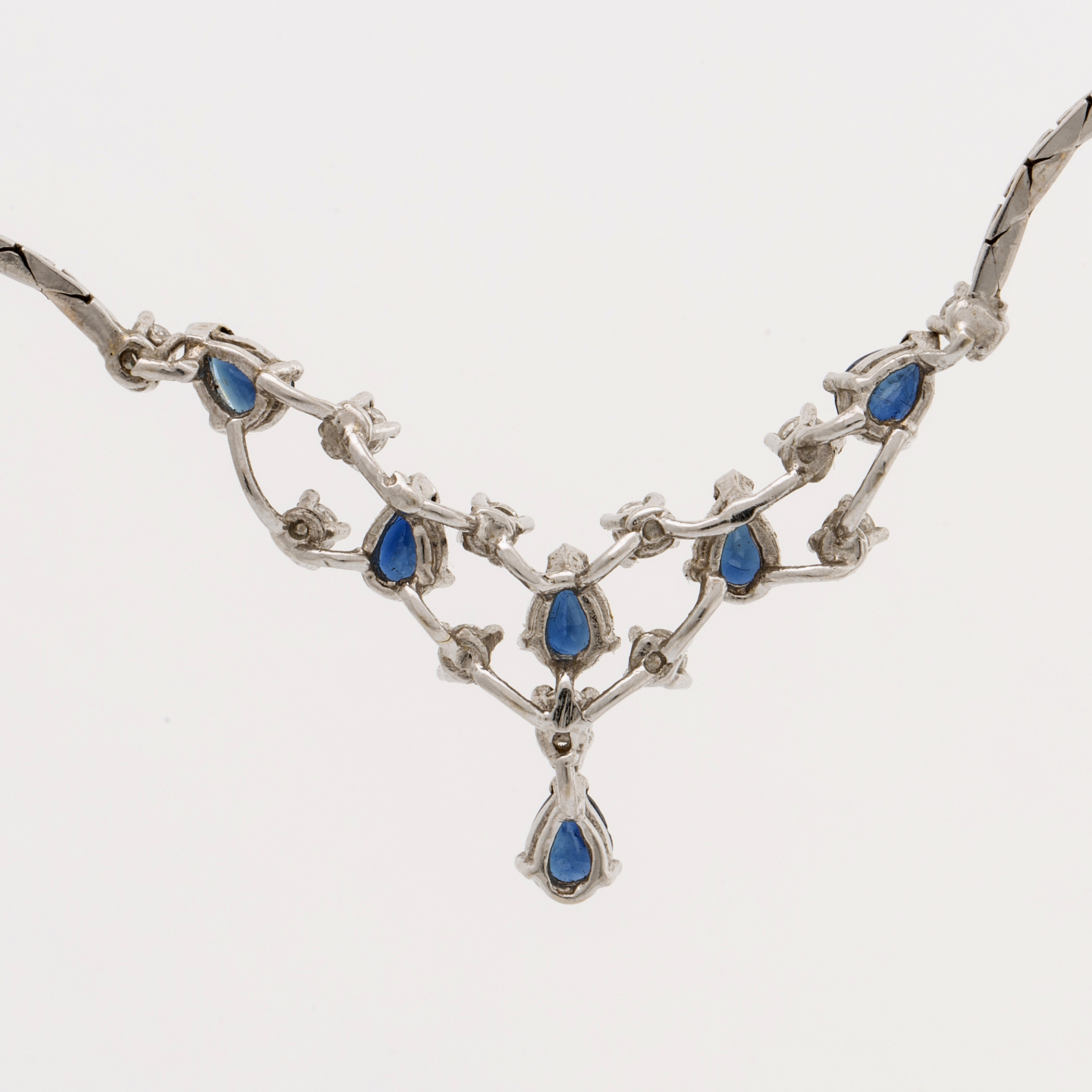 COLLIER 18K vitguld m 6 safirer och briljanter ca 0,50 ct totalt ...