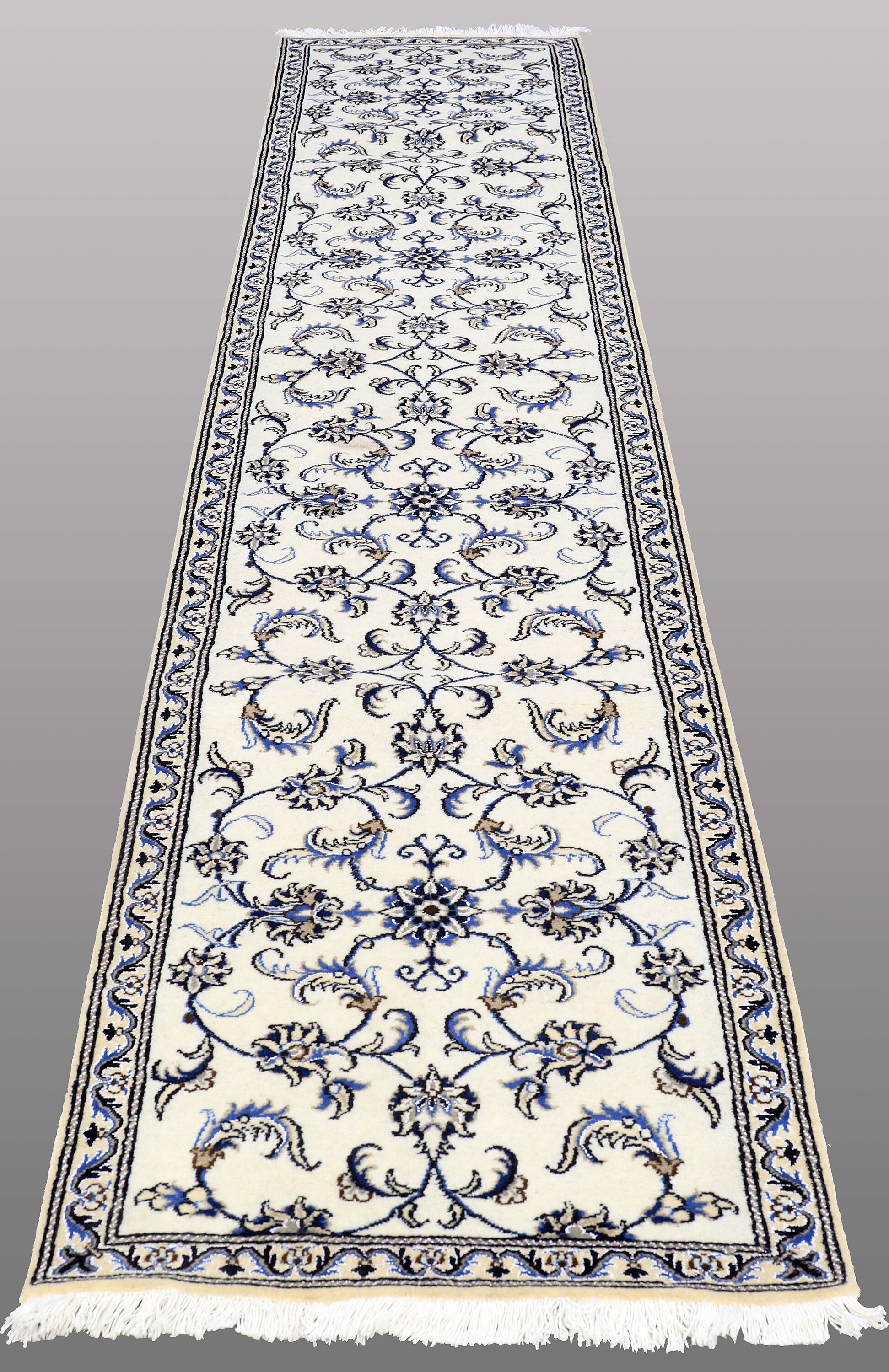 GALLERIMATTA, Nain part silk, ca 405 x 77 cm. - Bukowskis