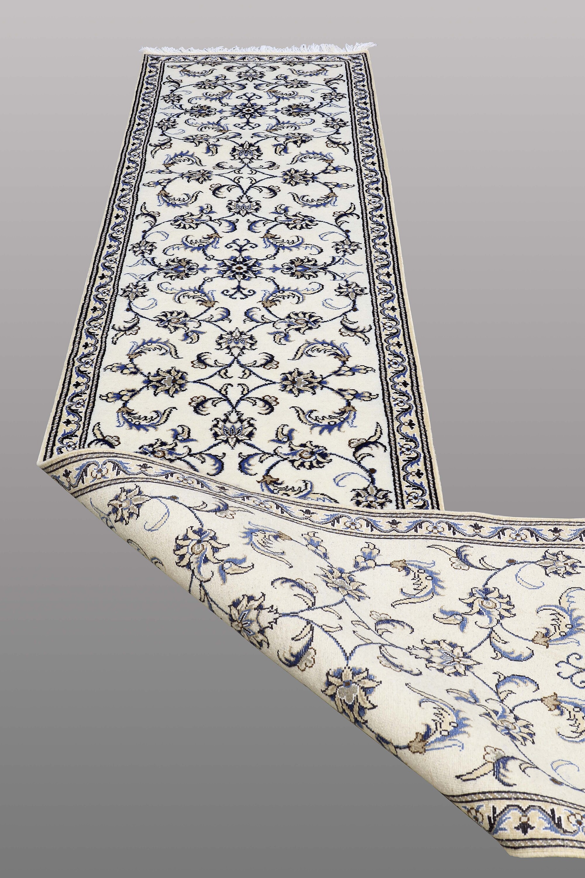 GALLERIMATTA, Nain part silk, ca 405 x 77 cm. - Bukowskis