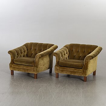A PAIR OF 20TH CENTURY SECOND HALF EASY CHAIRS. - Bukowskis
